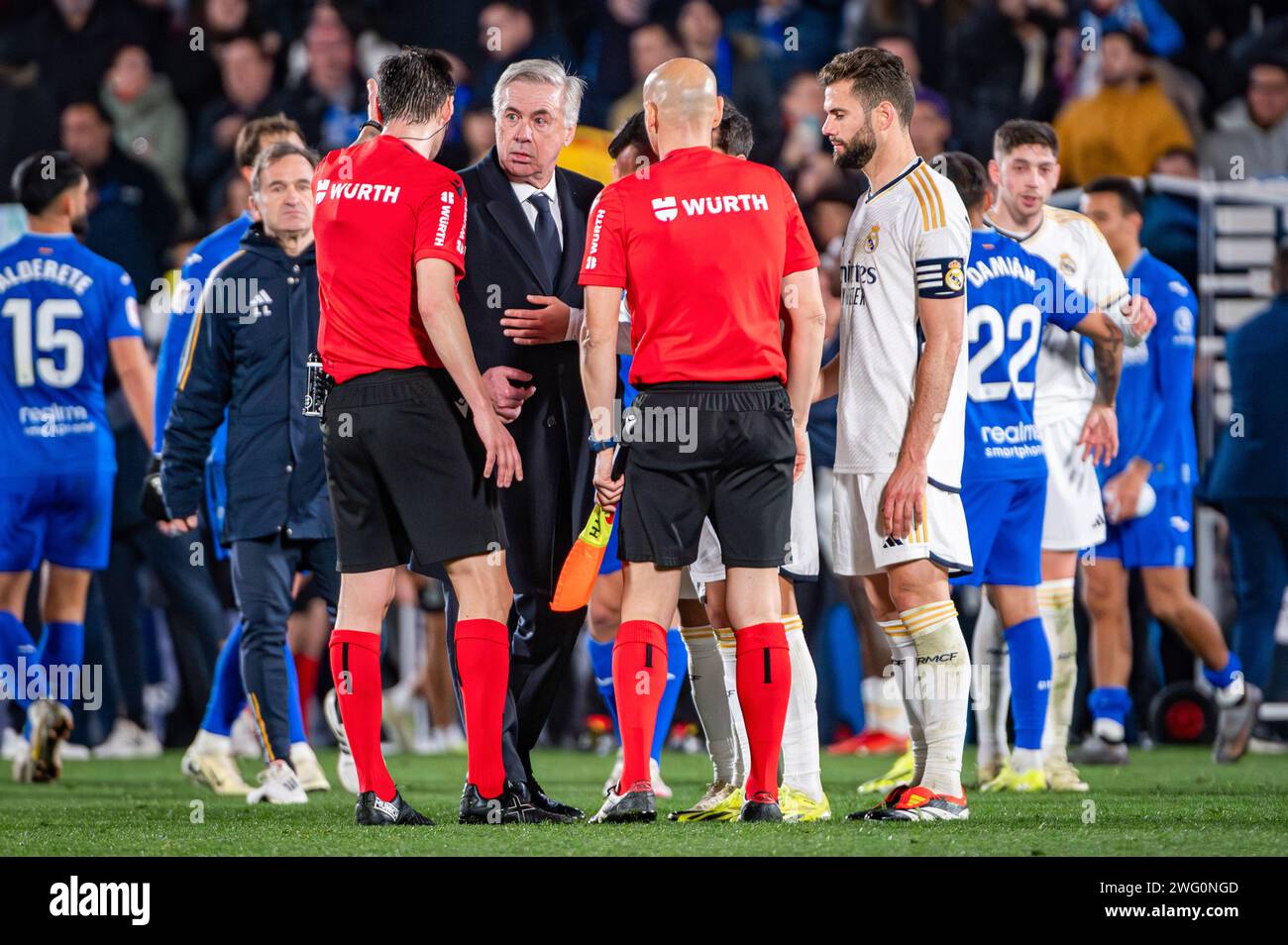 Soccer referees 24 hi-res stock photography and images - Alamy