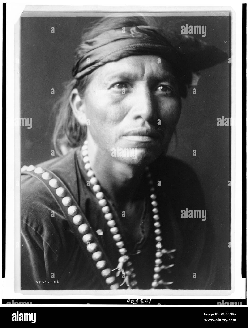 Navajo beads Black and White Stock Photos & Images - Alamy
