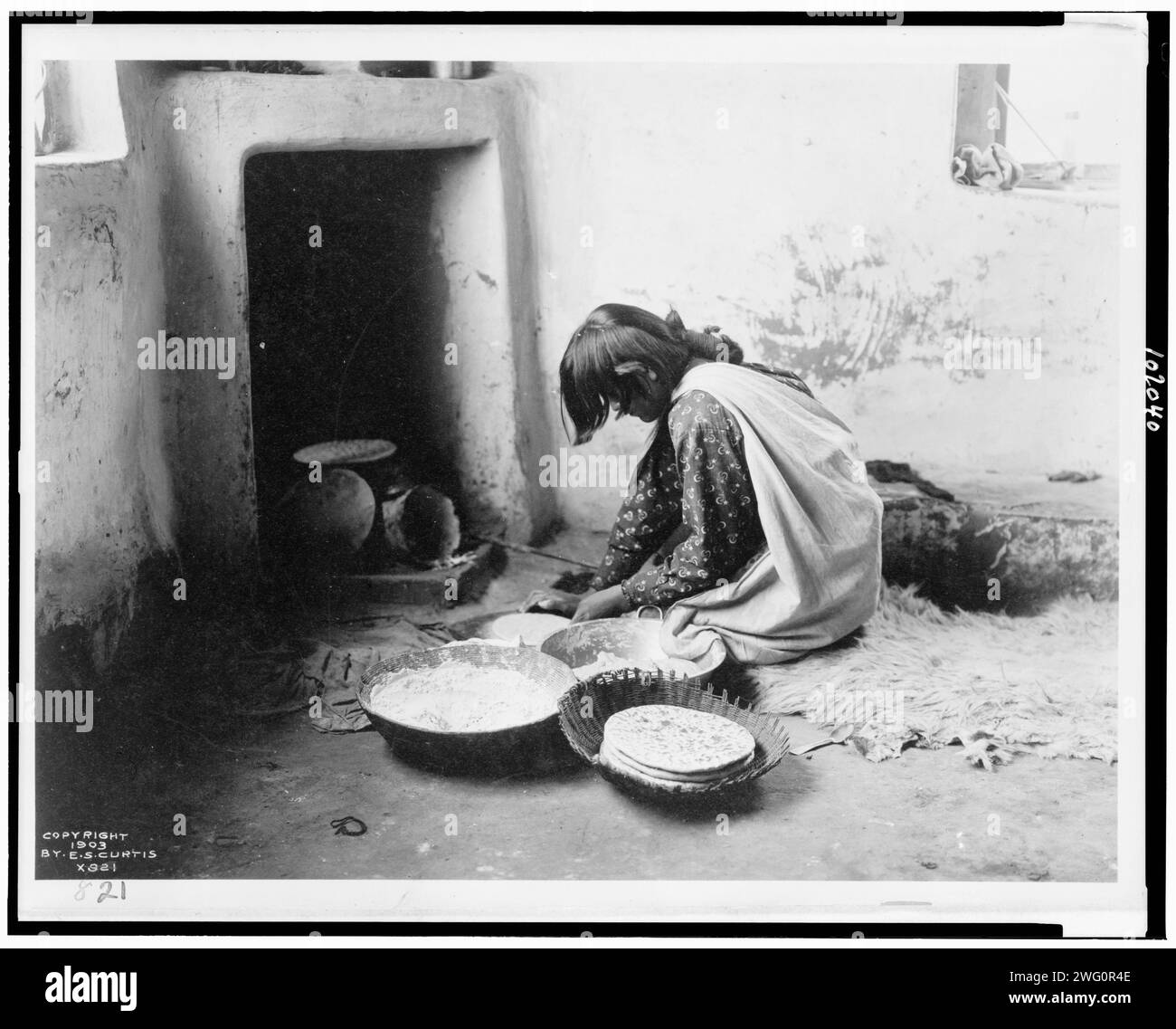 Zuni bread maker, c1903. Zuni woman making bread Stock Photo - Alamy