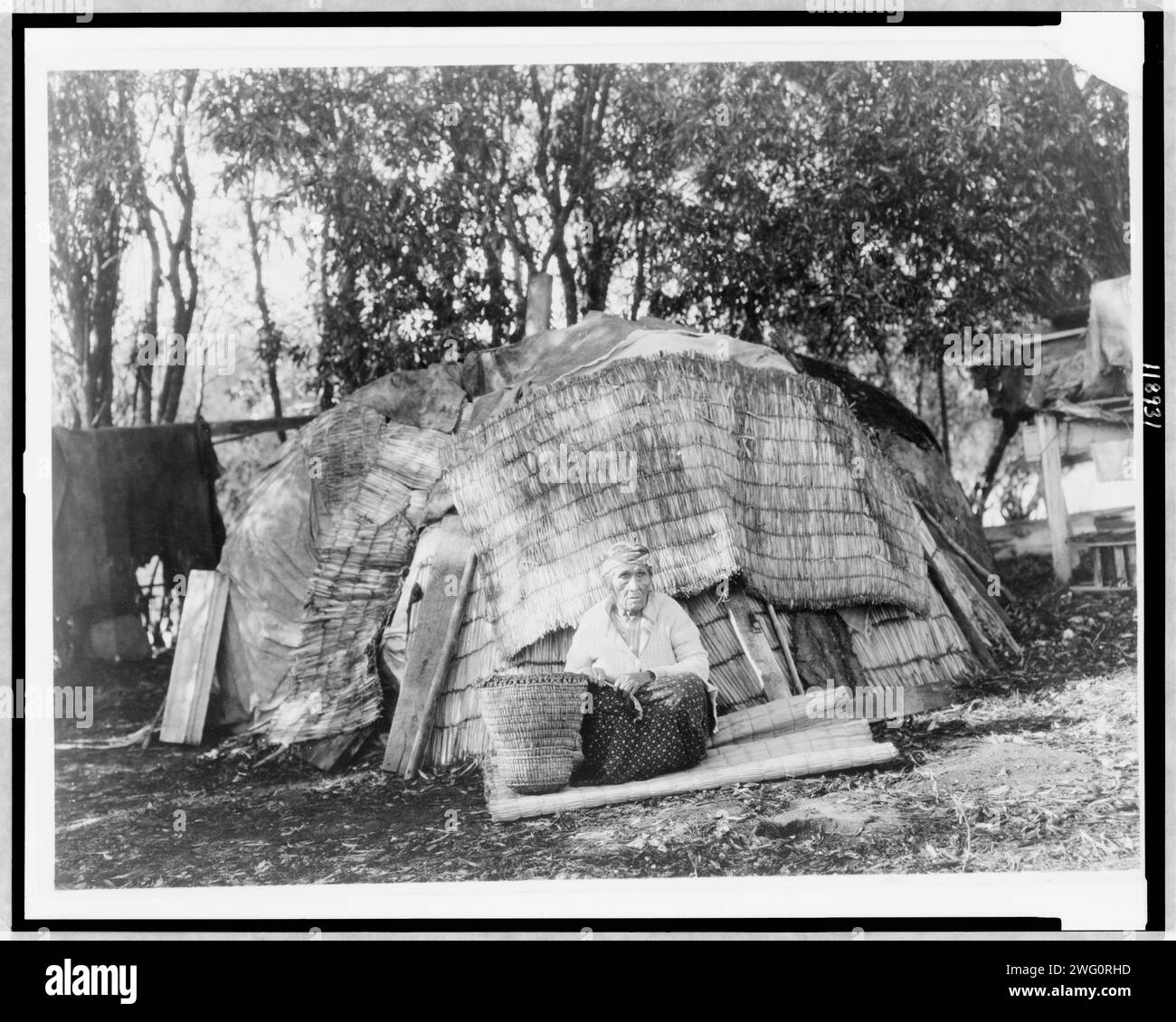 Native american hut Black and White Stock Photos & Images - Alamy