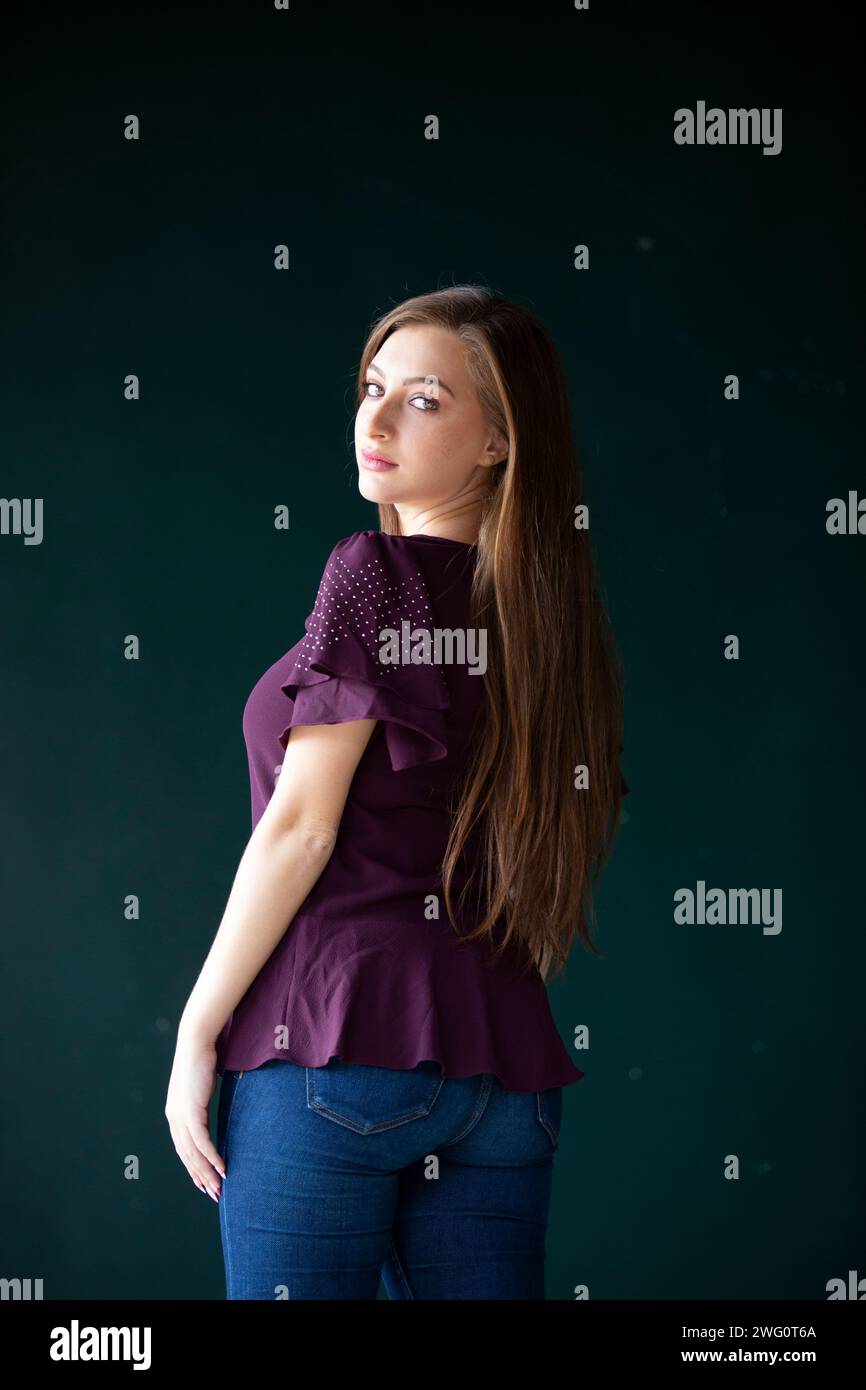 Turning looking back over shoulder hi-res stock photography and images ...