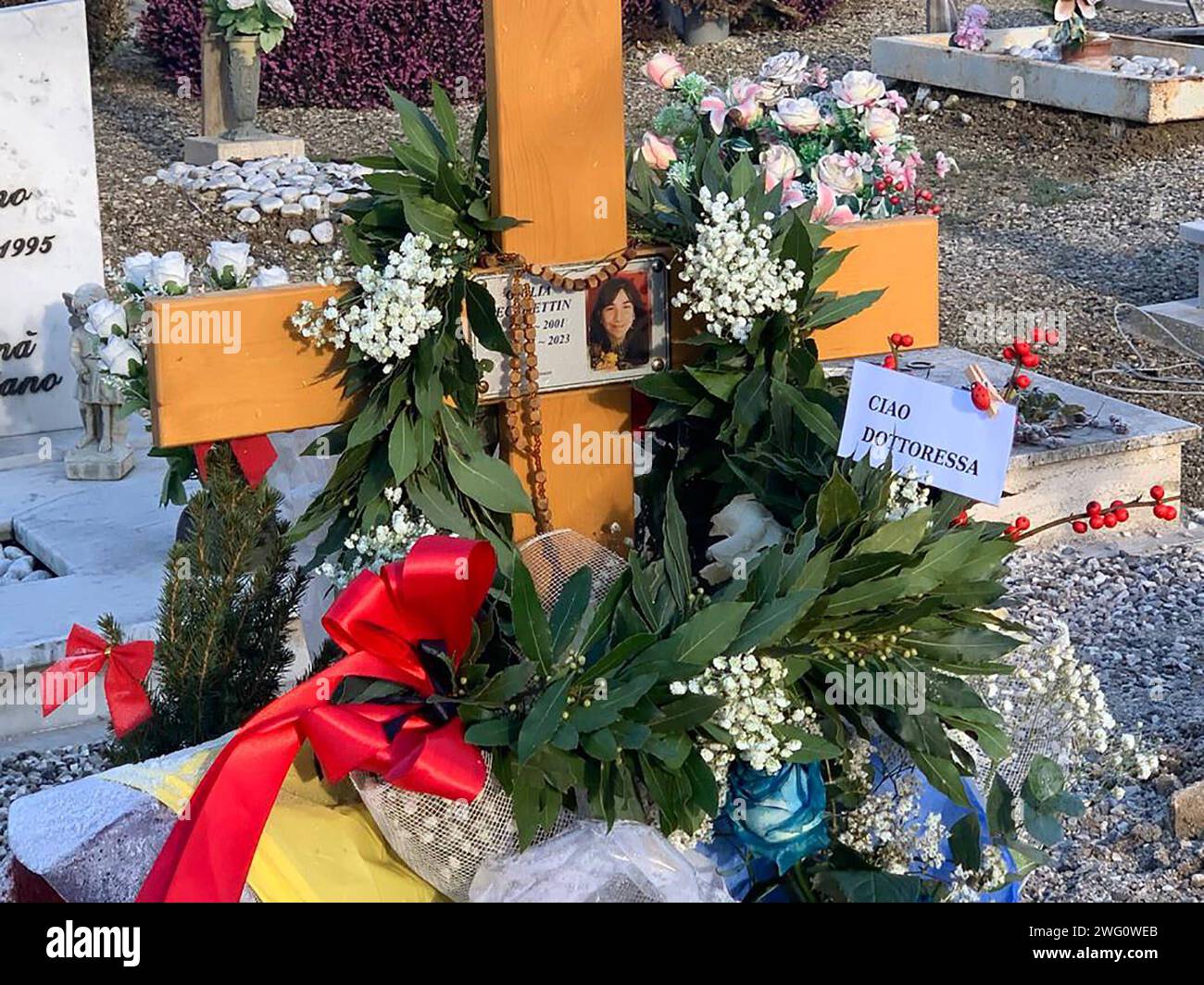 News - Wreath-laying ceremony at the Giulia Cecchettin tombstone for ...