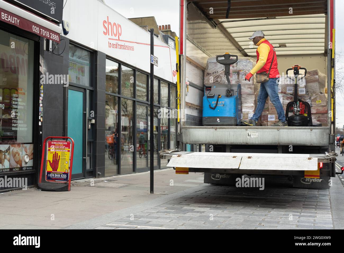 Jumbo delivery center hi-res stock photography and images - Alamy
