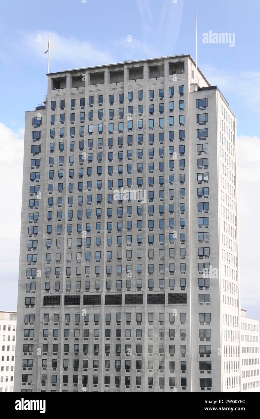 Modern office building in the banking district, London, England, Great ...