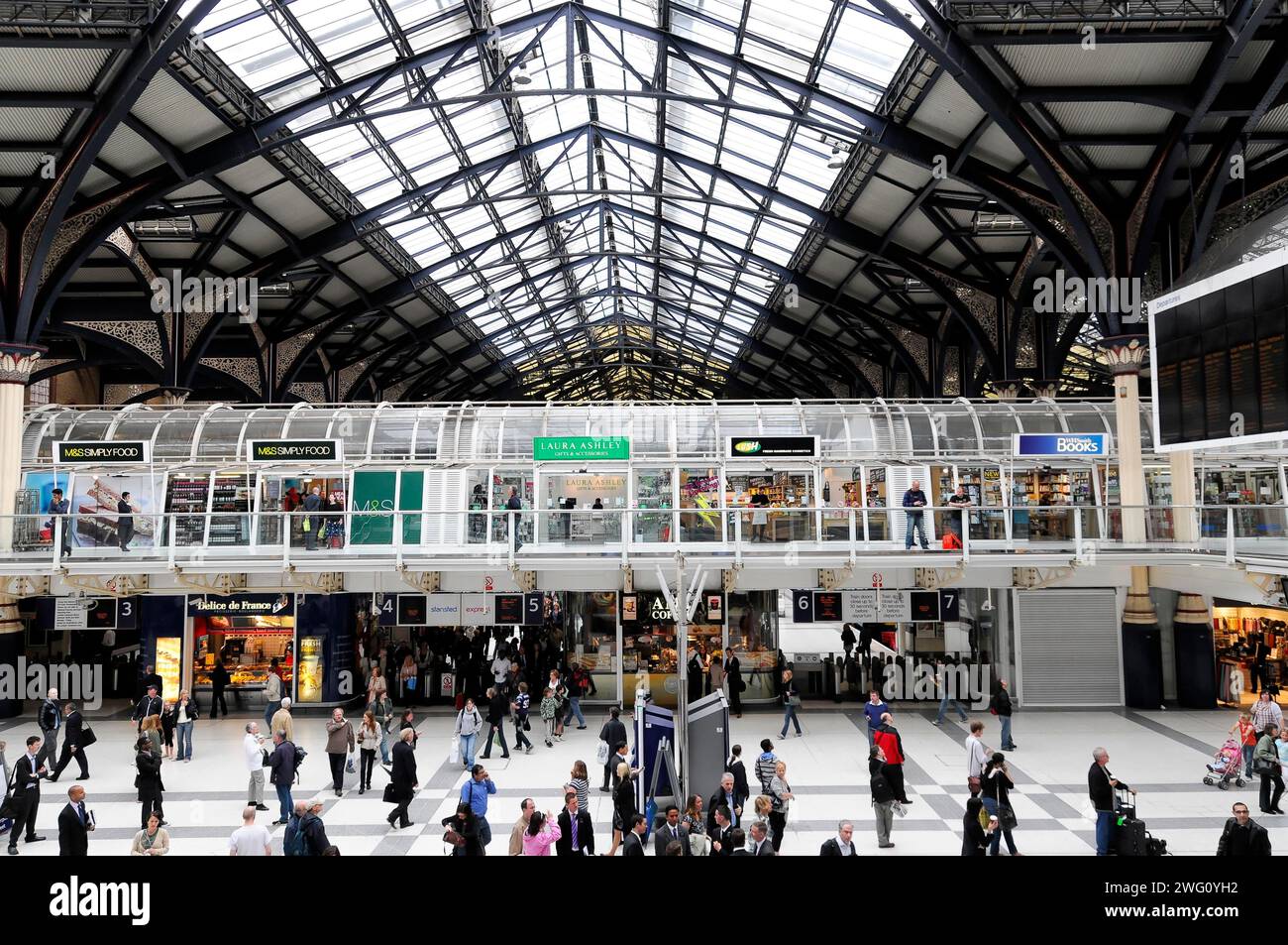 Liverpool Street Station concourse in London, England, Great Britain ...