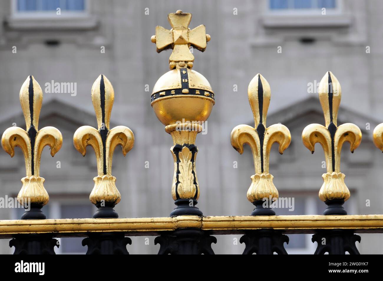 Buckingham palace gate close up hi-res stock photography and images - Alamy