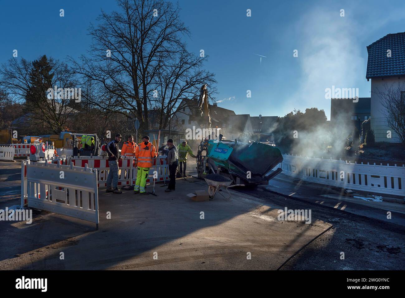 Tarring road hi-res stock photography and images - Alamy