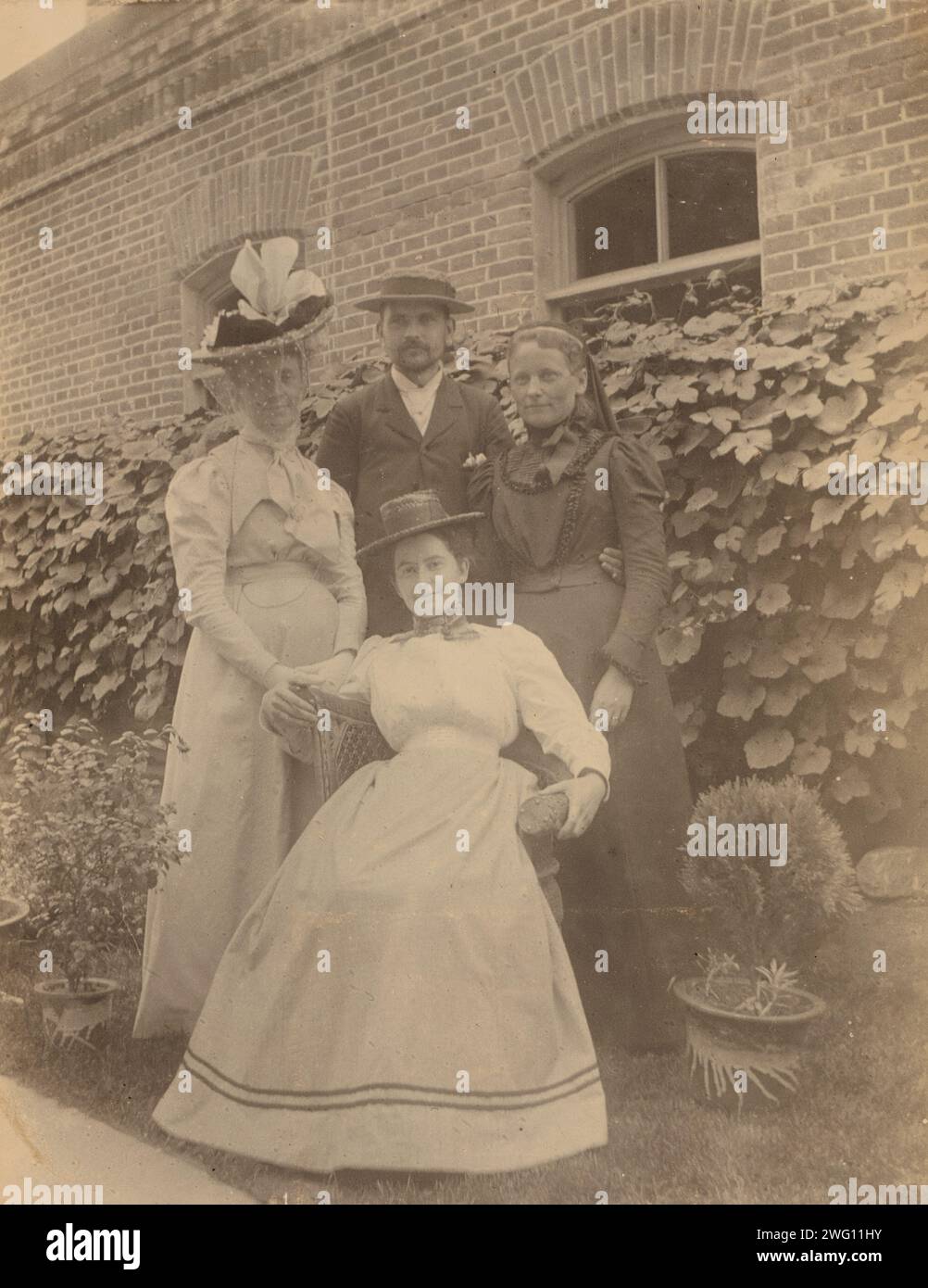 Nathalie F Lindholm, Frederick Pray, Sarah Smith (in mourning dress ...