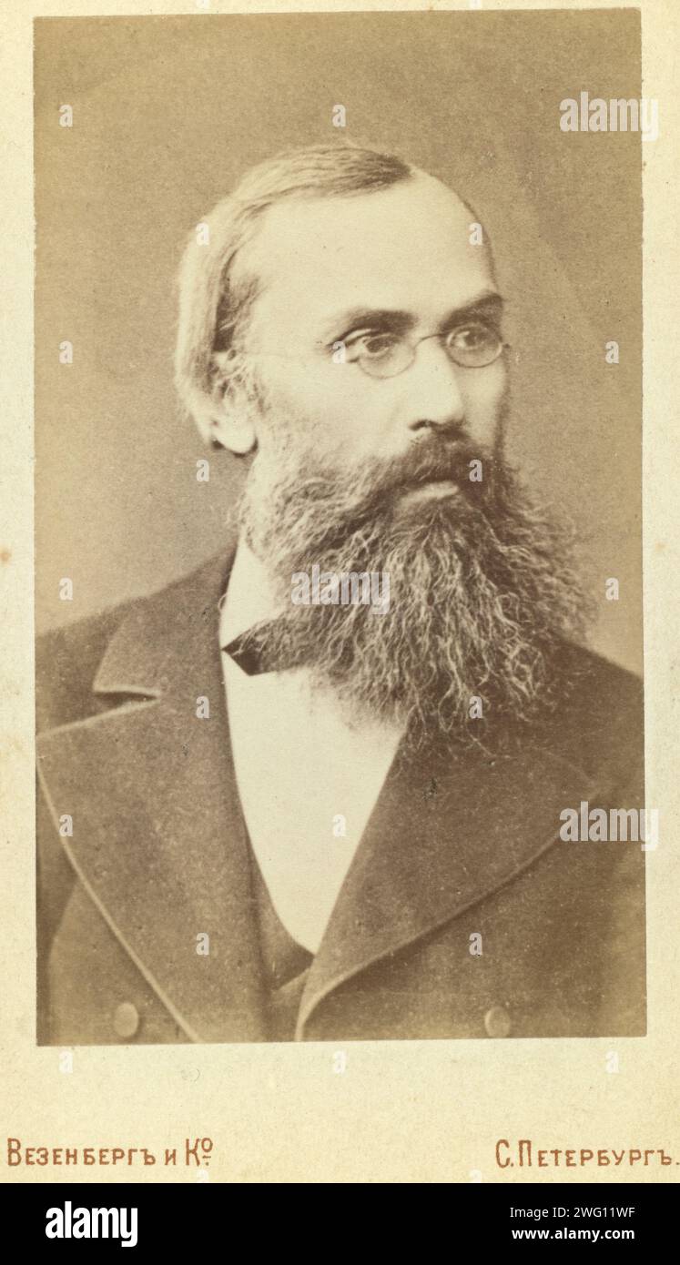 Serge i Vasilevich Maksimov, head-and-shoulders portrait, facing ...
