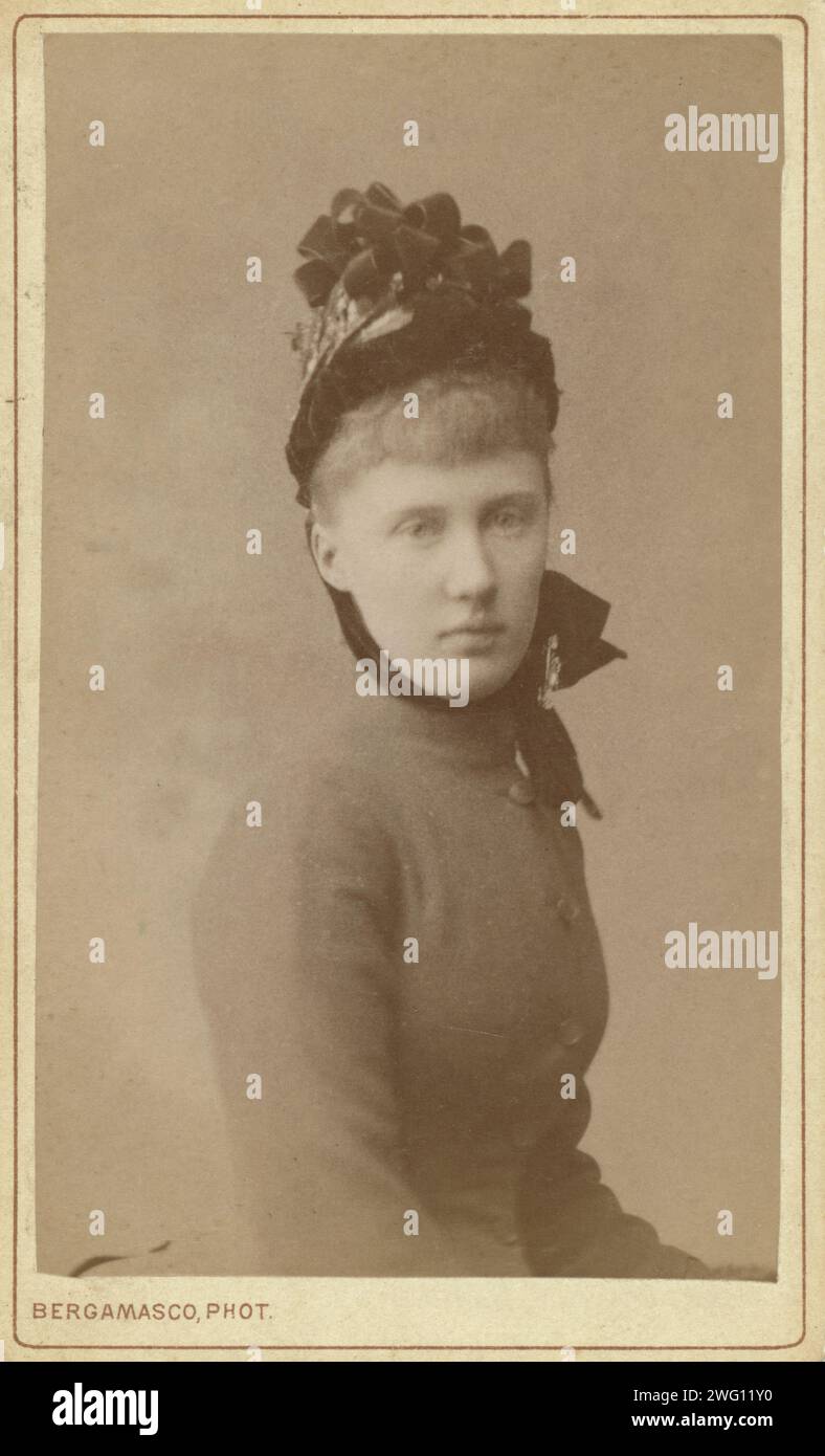 Grand Duchess Serge, Elizabeth of Hesse, half-length portrait, facing ...