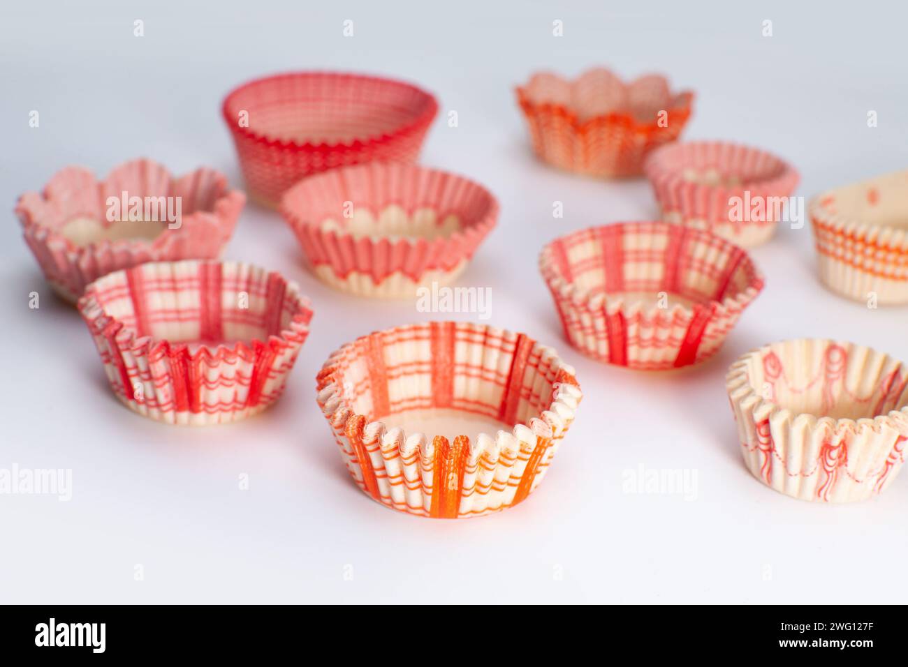 White paper cupcake liner hi-res stock photography and images - Alamy