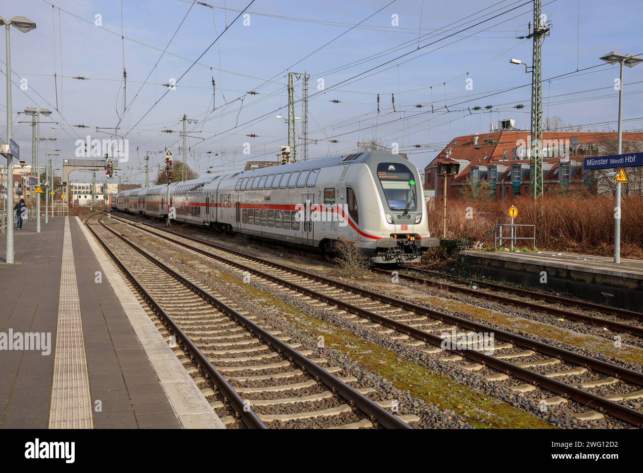 Eisenbahnverkehr am Münster Hauptbahnhof. Intercity Zug IC2 ...