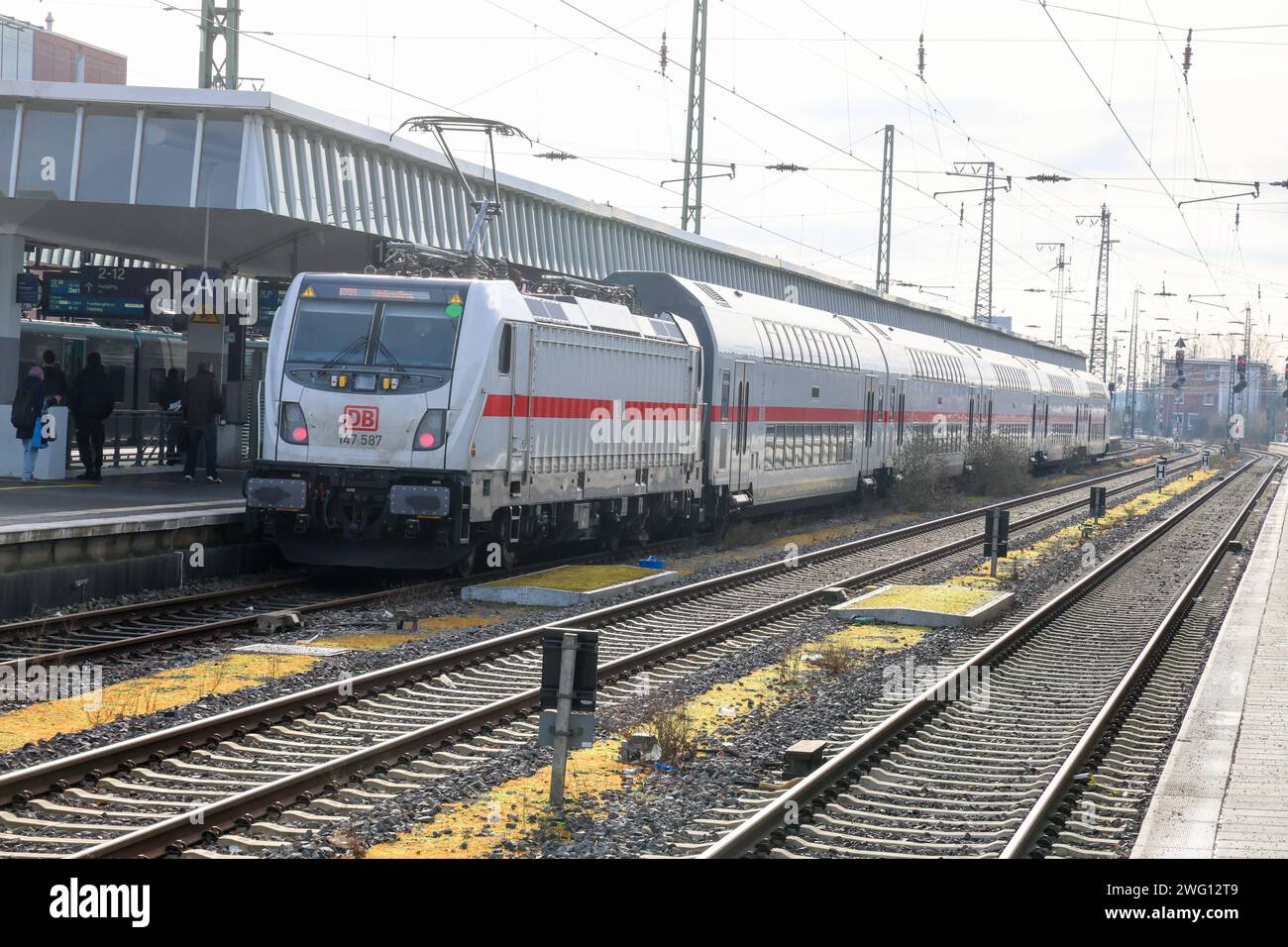 Eisenbahnverkehr am Münster Hauptbahnhof. Intercity Zug IC2 ...
