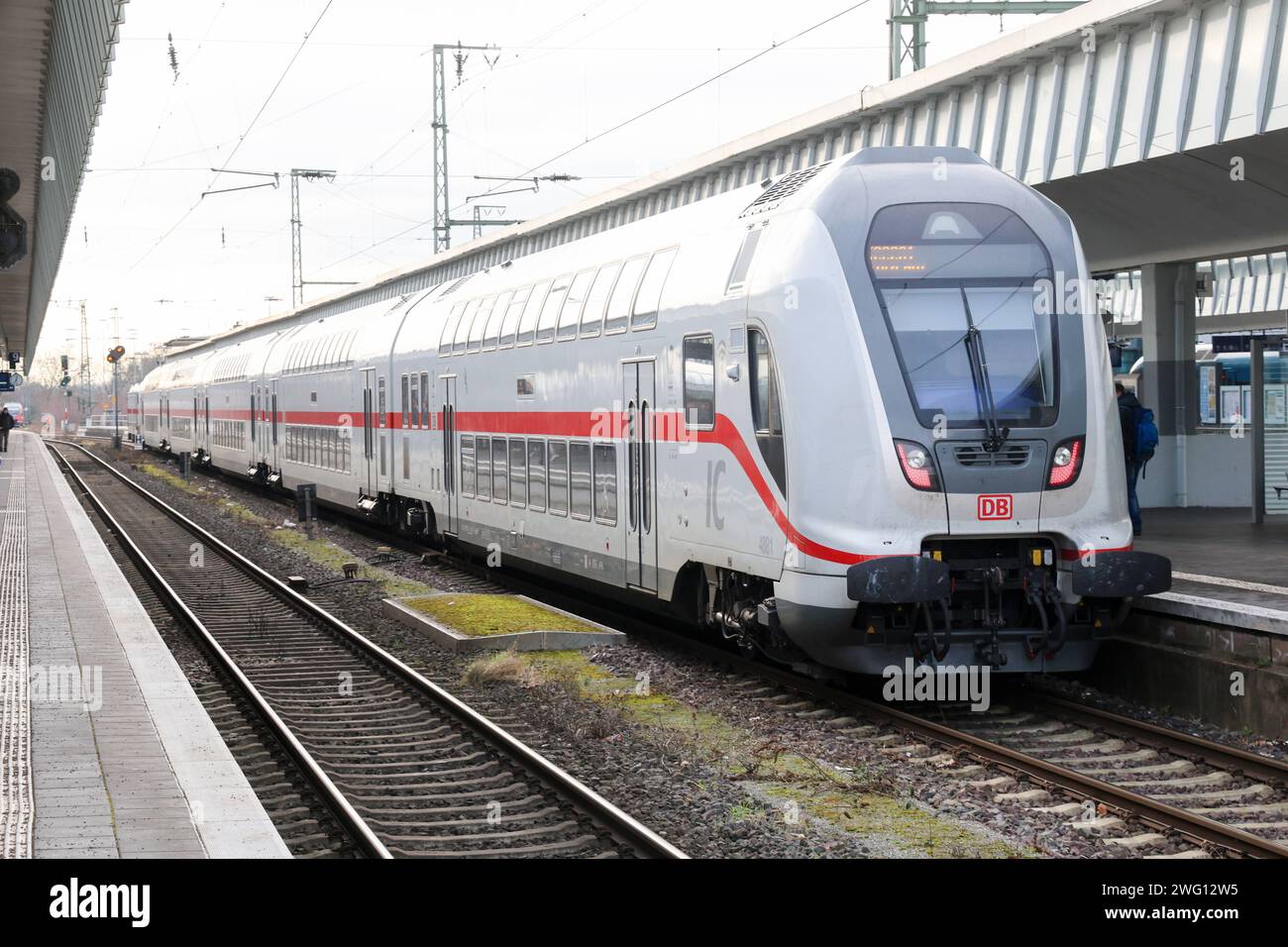Eisenbahnverkehr am Münster Hauptbahnhof. Intercity Zug IC2 ...