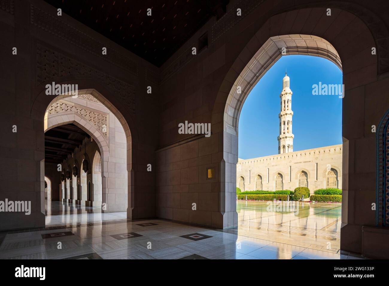 Sultan Qaboos Grand Mosque, archways with minaret, Muscat, Oman Stock ...