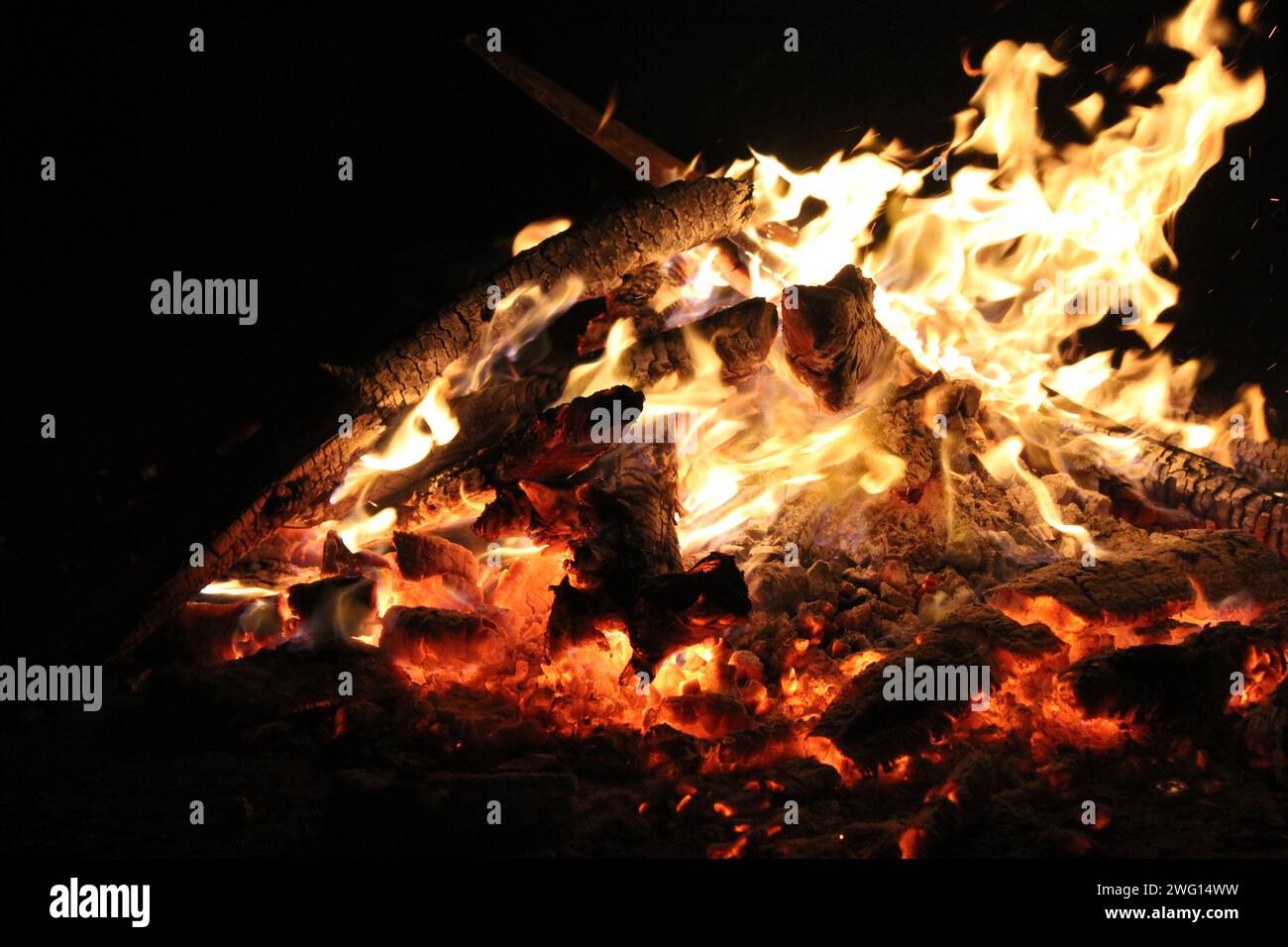 Fire burning at night camp fire burning flames Stock Photo - Alamy
