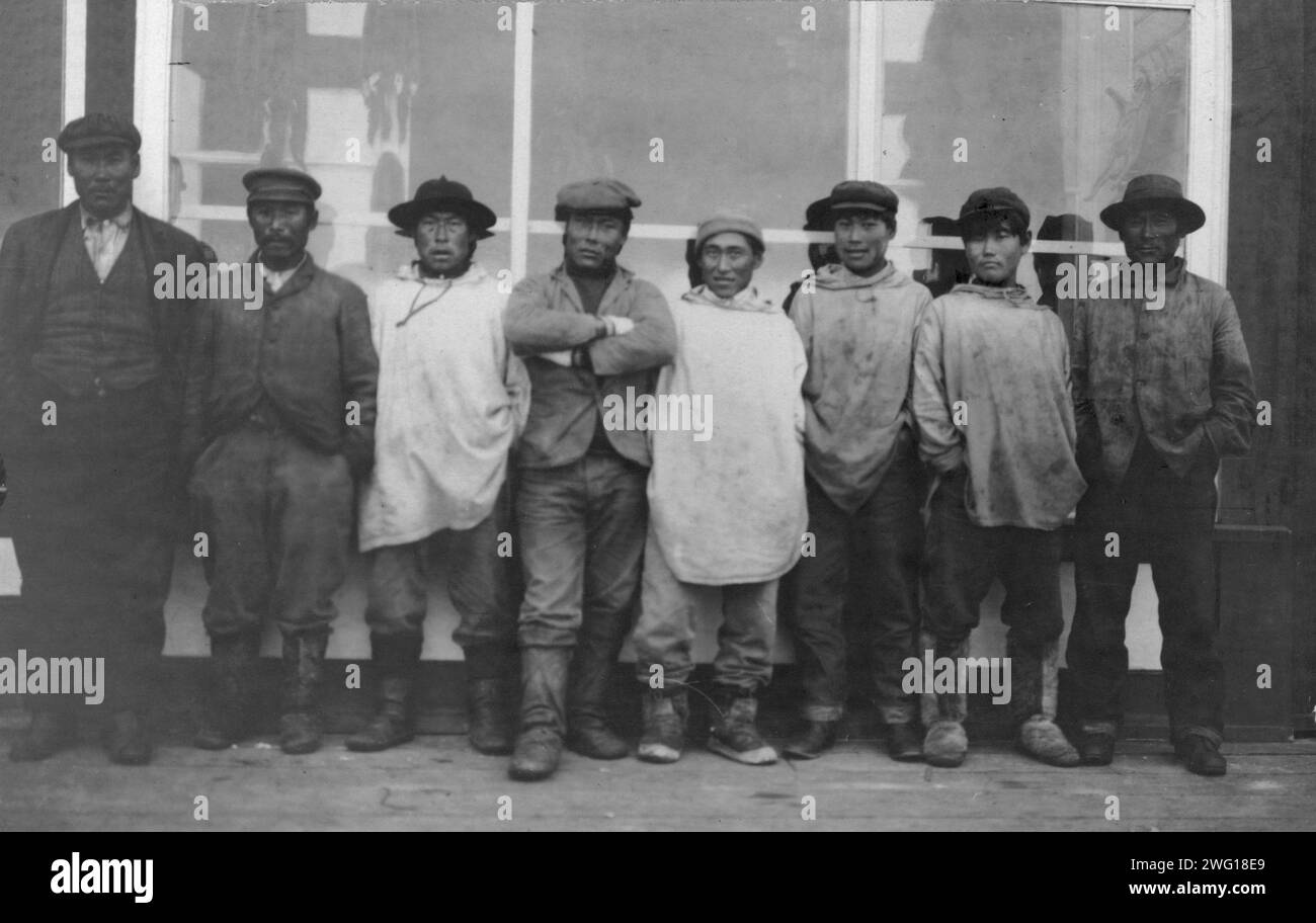 Eskimos clothing hi-res stock photography and images - Alamy