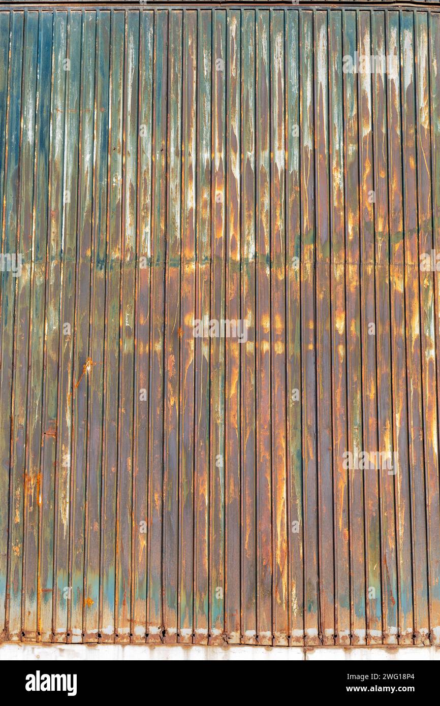 rusty old garage door texture Stock Photo - Alamy