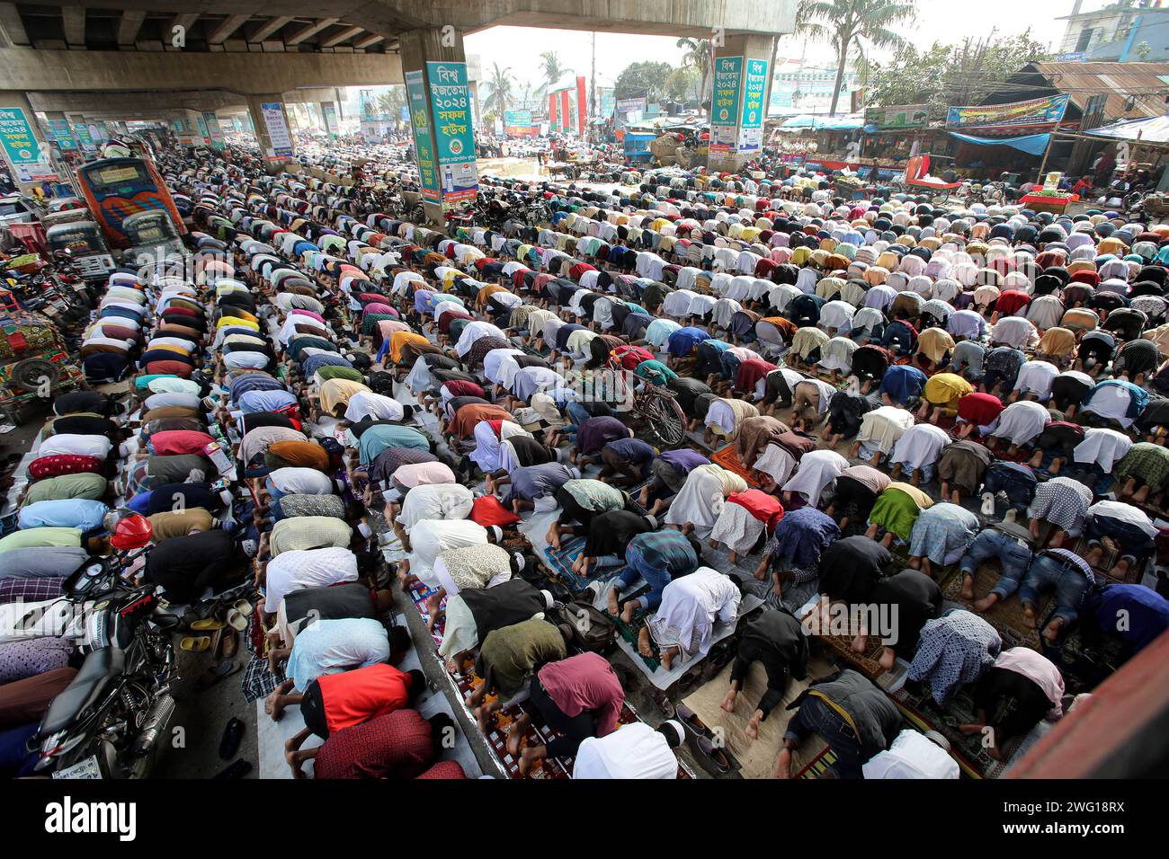Biswa Ijtema 2024 in Bangladesch Thousands of Muslims offer Friday ...