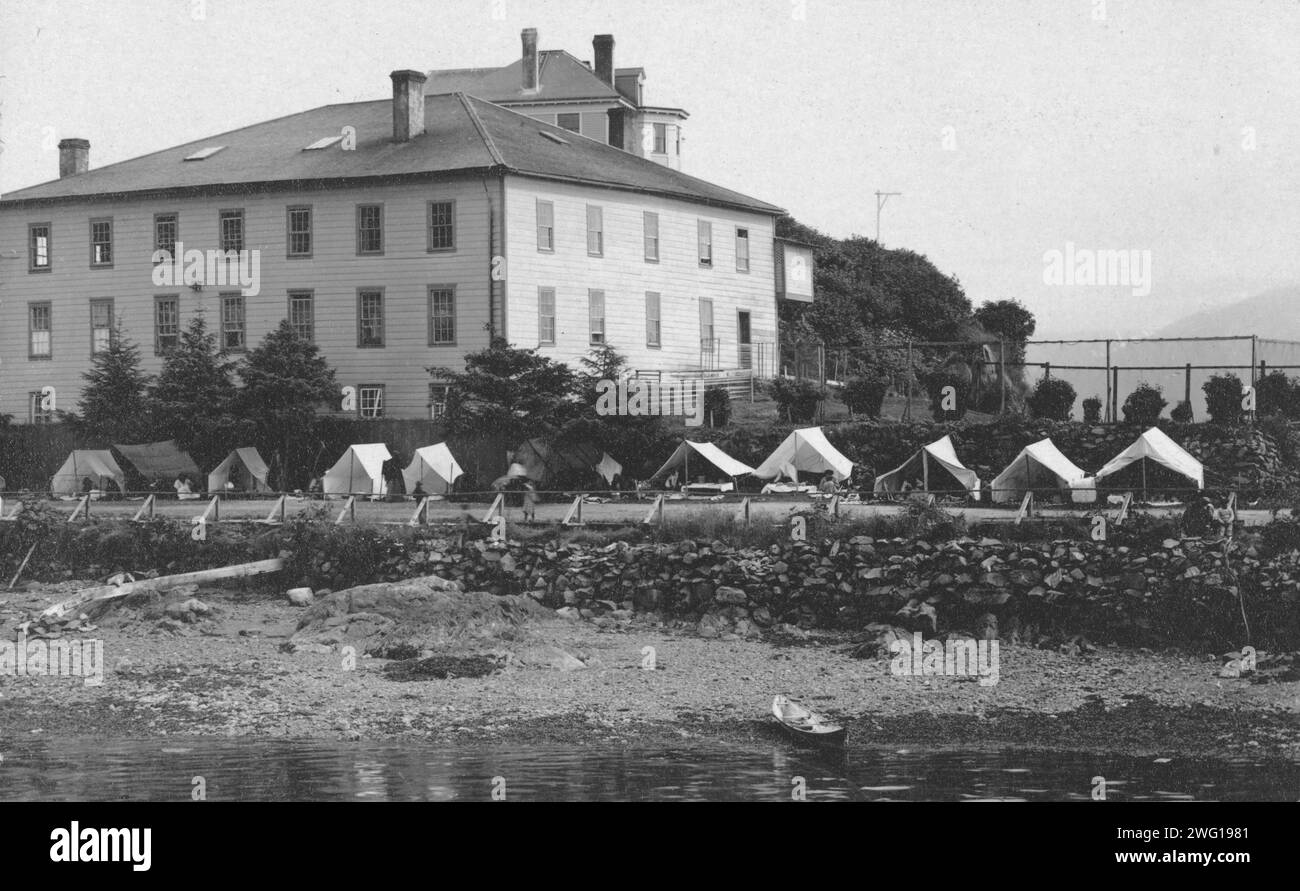 Alaska barracks hi-res stock photography and images - Alamy