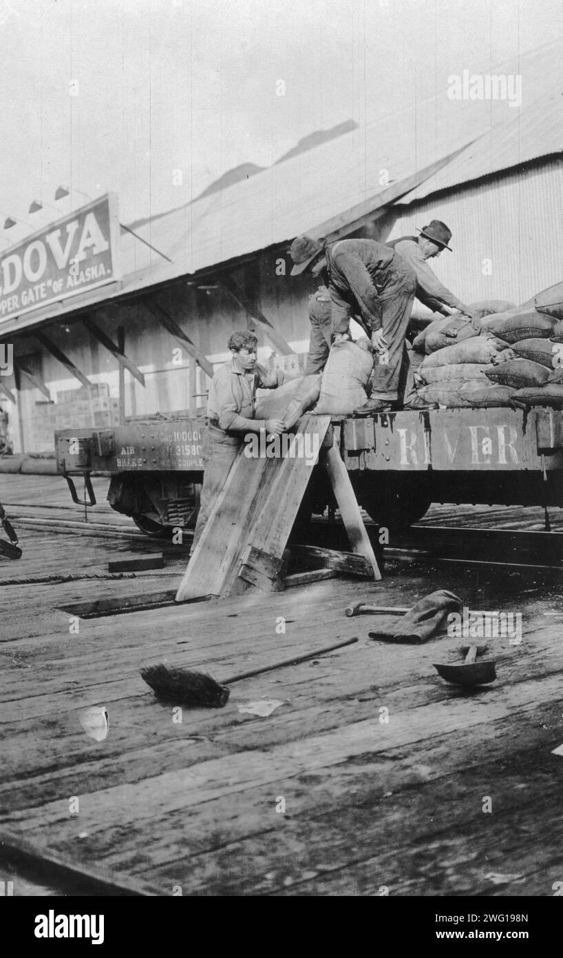 Loading railroad boxcar hi-res stock photography and images - Alamy
