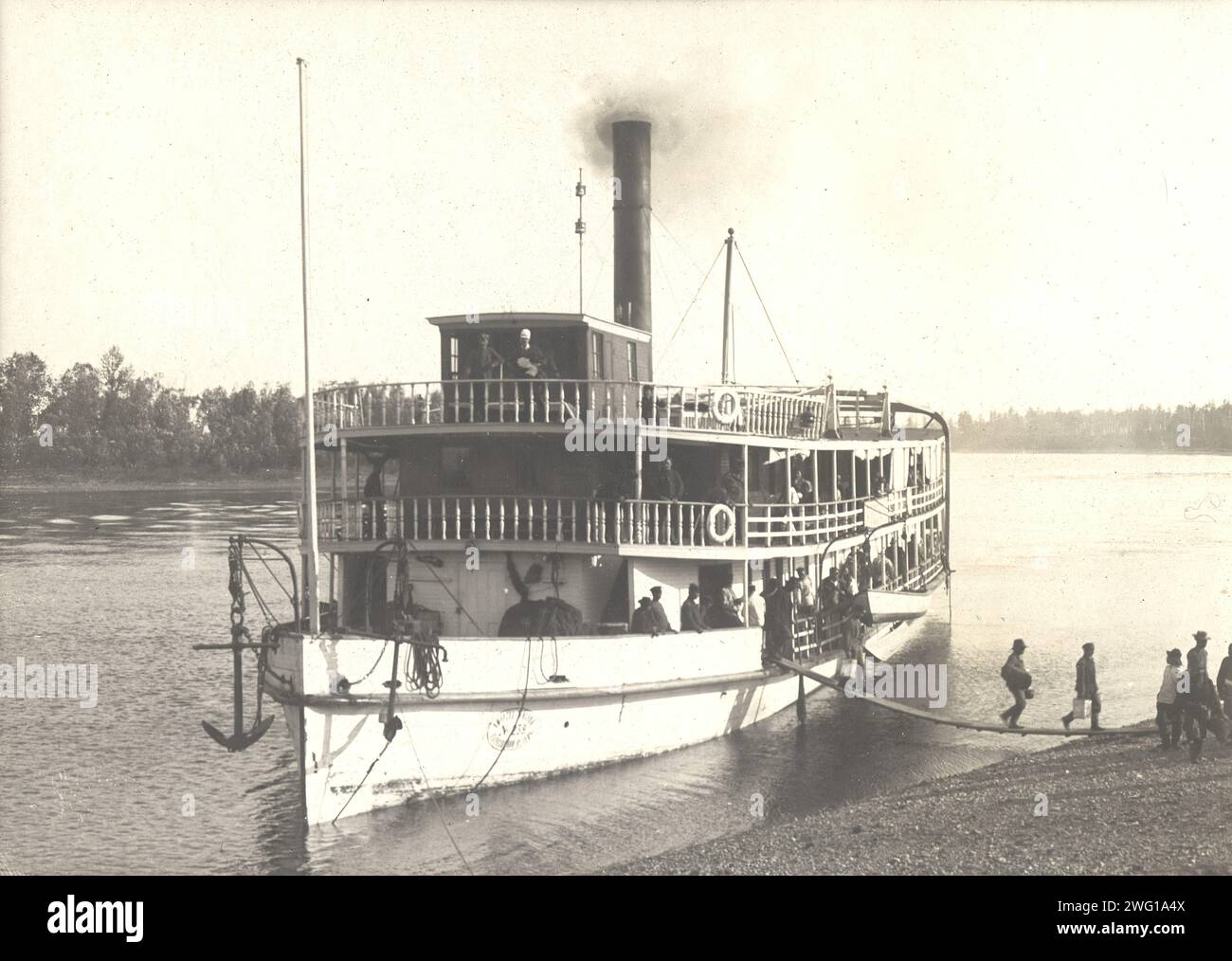 Passengers disembark from steam hi-res stock photography and images - Alamy