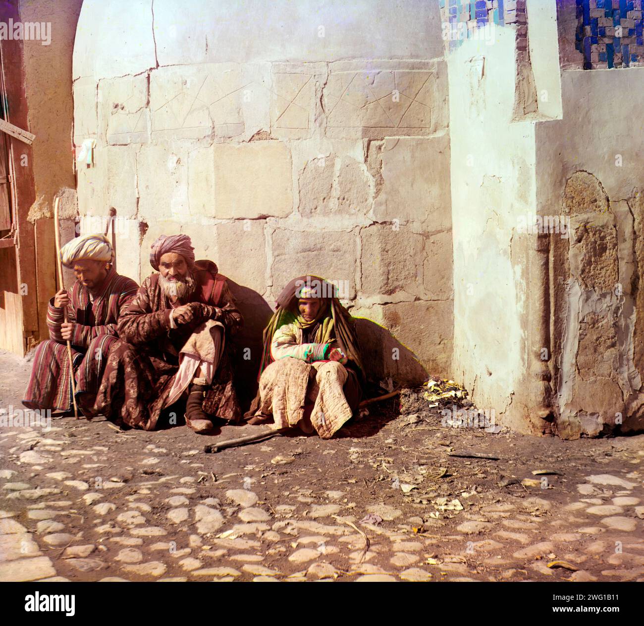 Beggar man 1900s hi-res stock photography and images - Alamy