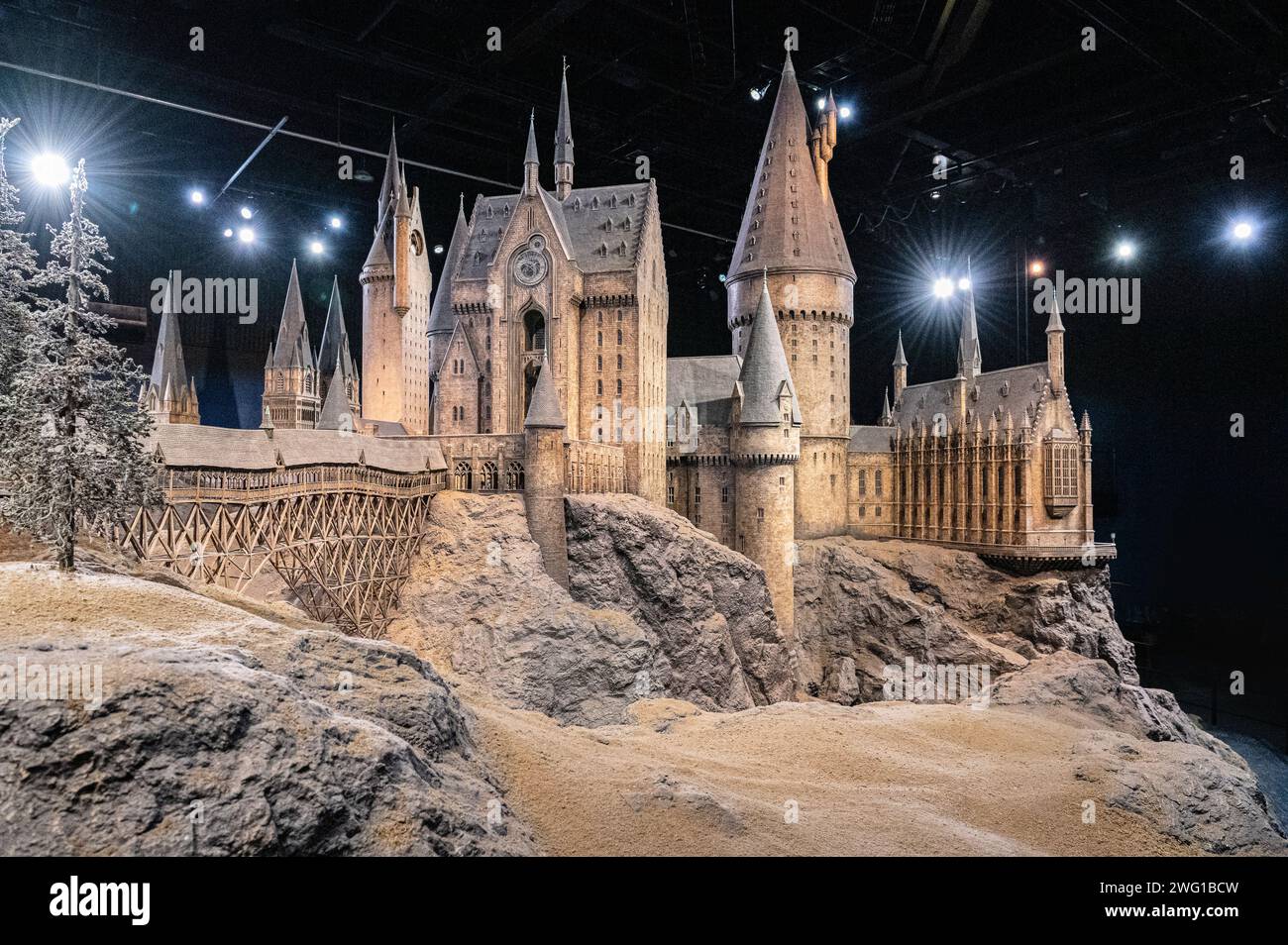 Hogwarts School of Magic model at The Making of Harry Potter Studio ...