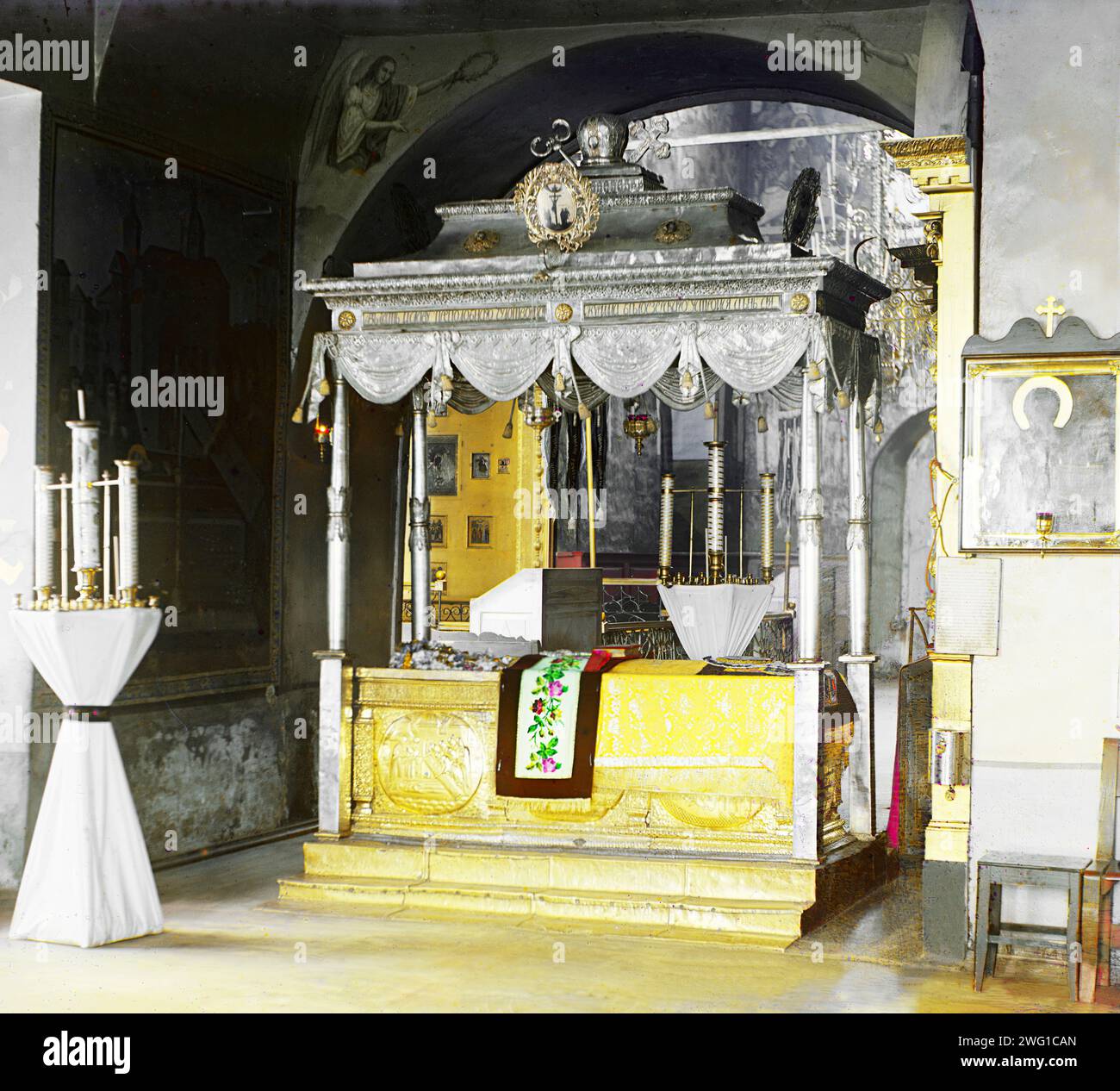 White lake st cyrils monastery hi-res stock photography and images - Alamy