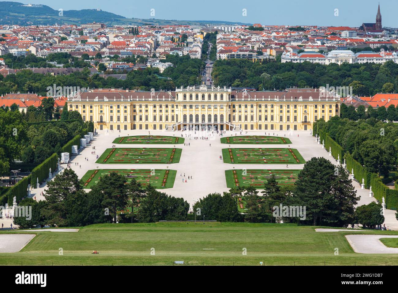 Neoclassical schonbrunn palace hi-res stock photography and images - Alamy