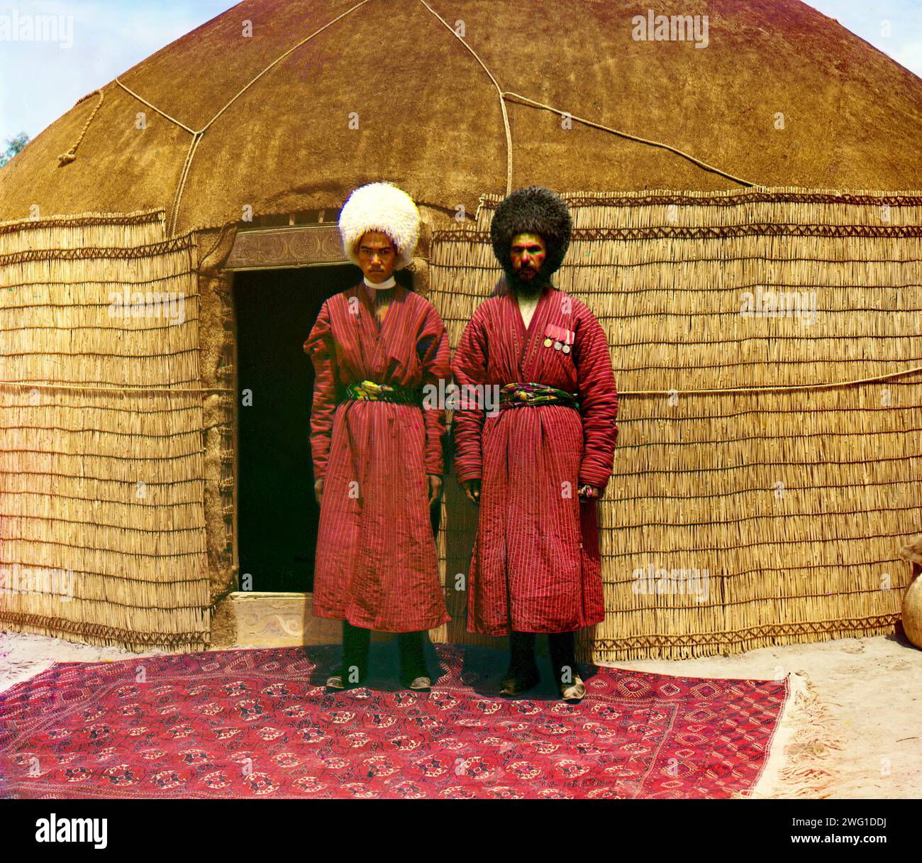 Turkmenistan traditional dress hi-res stock photography and images - Alamy