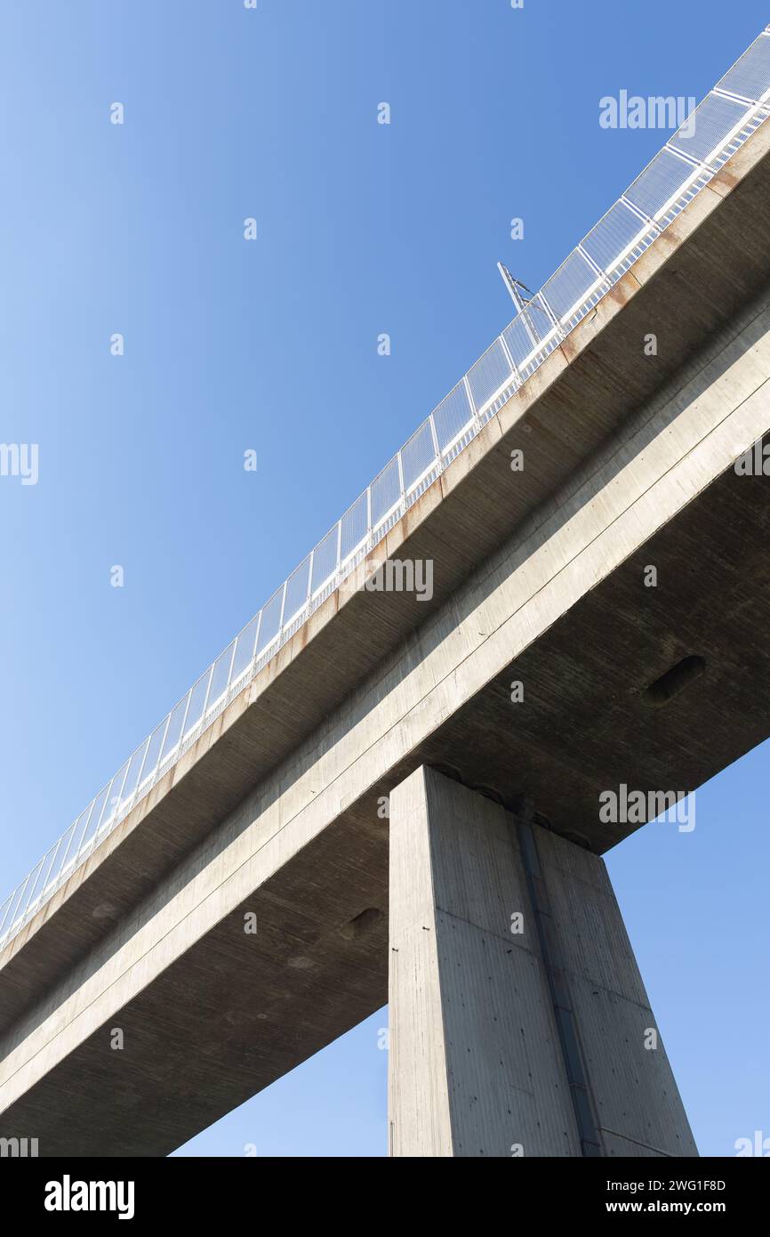 tall overhead train bridge high up in the sky Stock Photo - Alamy