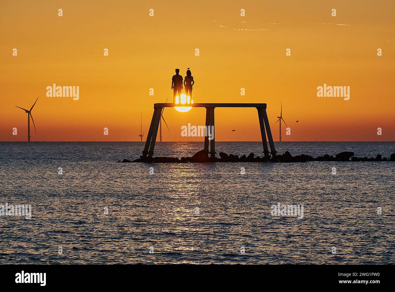 'The Couple' Statue by Sean Henry Stock Photo - Alamy