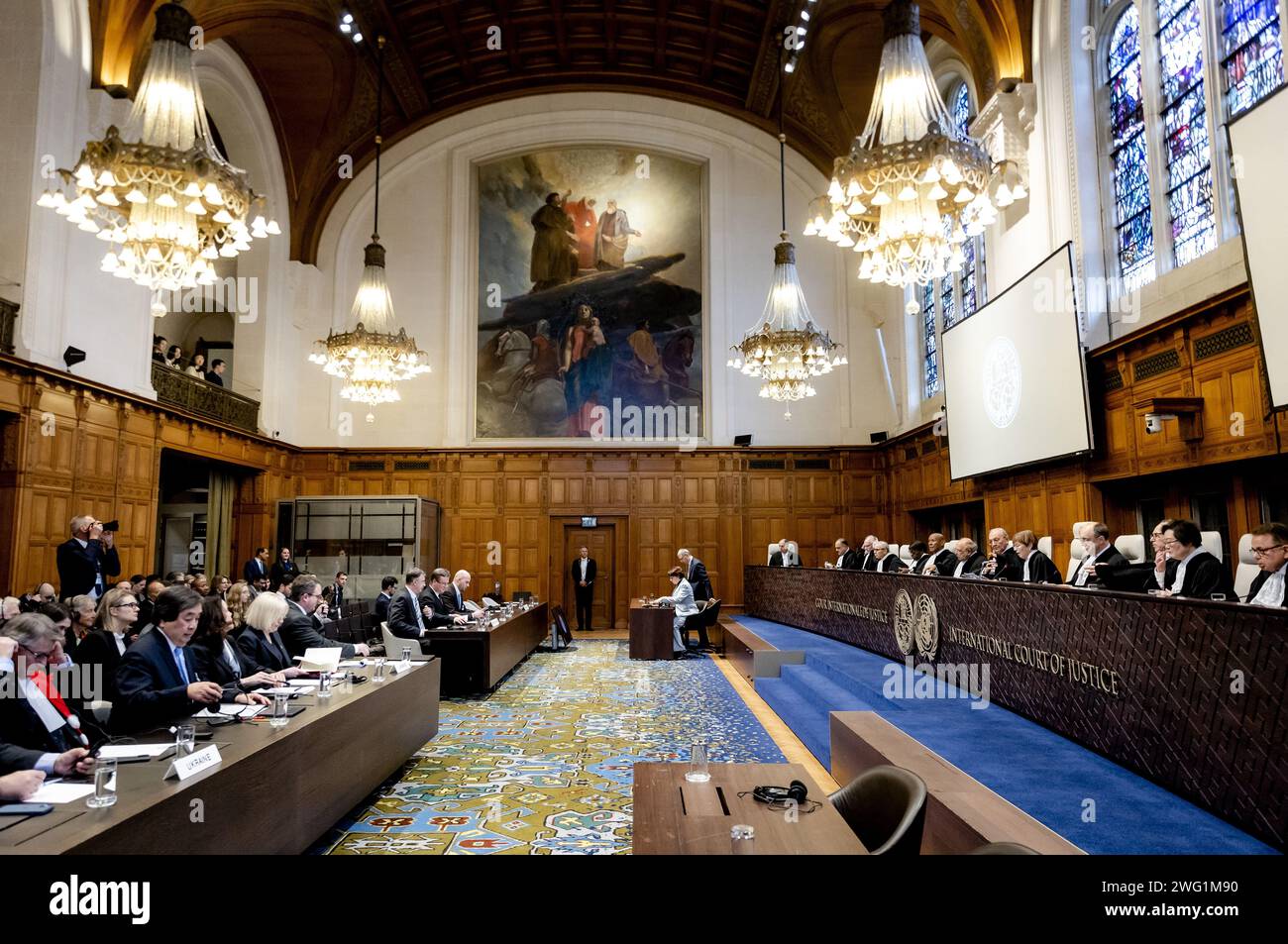Overview judges hi-res stock photography and images - Alamy