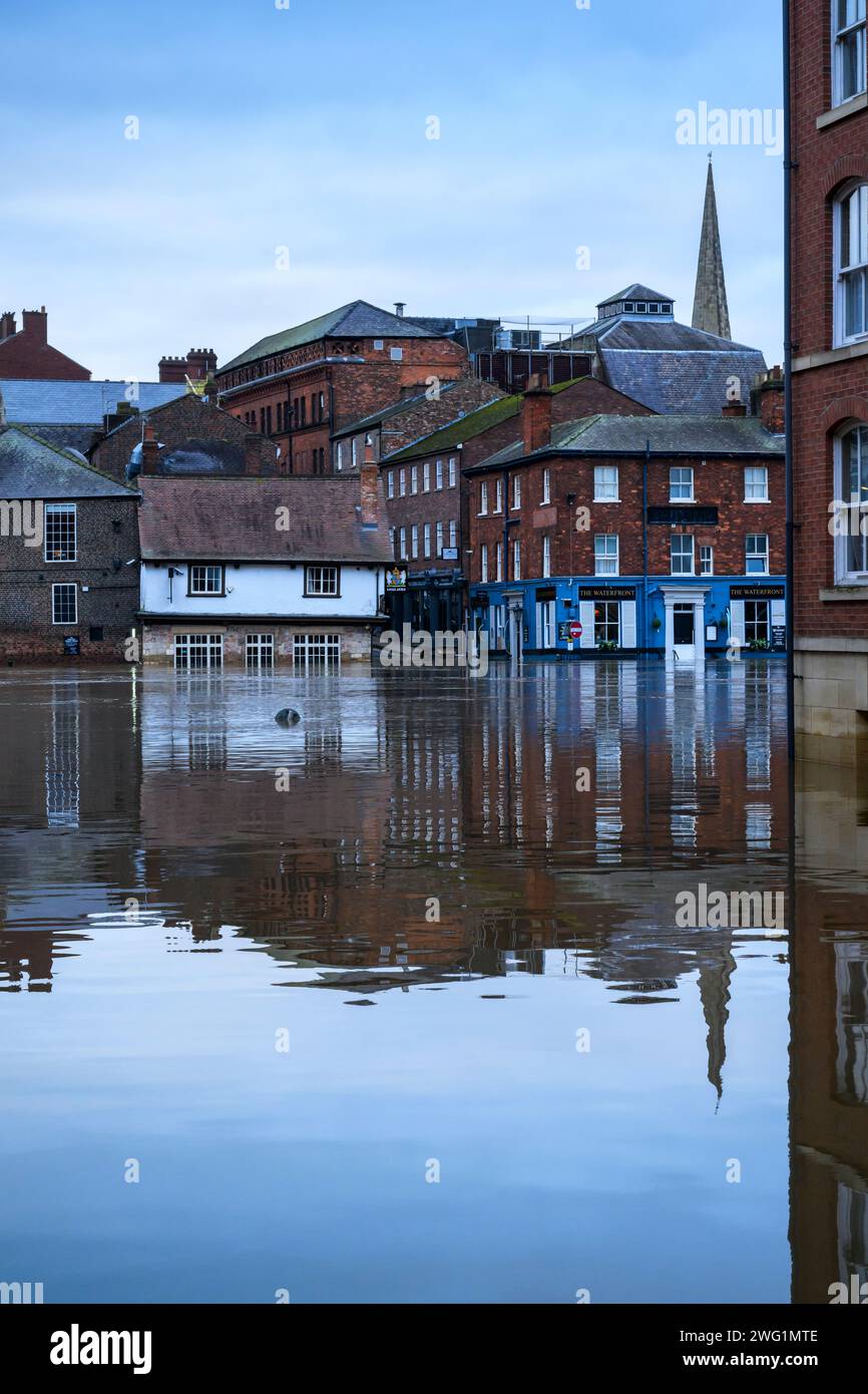 River Ouse burst its banks after heavy rain (riverside submerged under ...