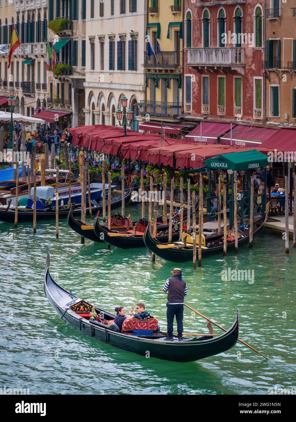 Grand canal gondola ride hi-res stock photography and images - Alamy