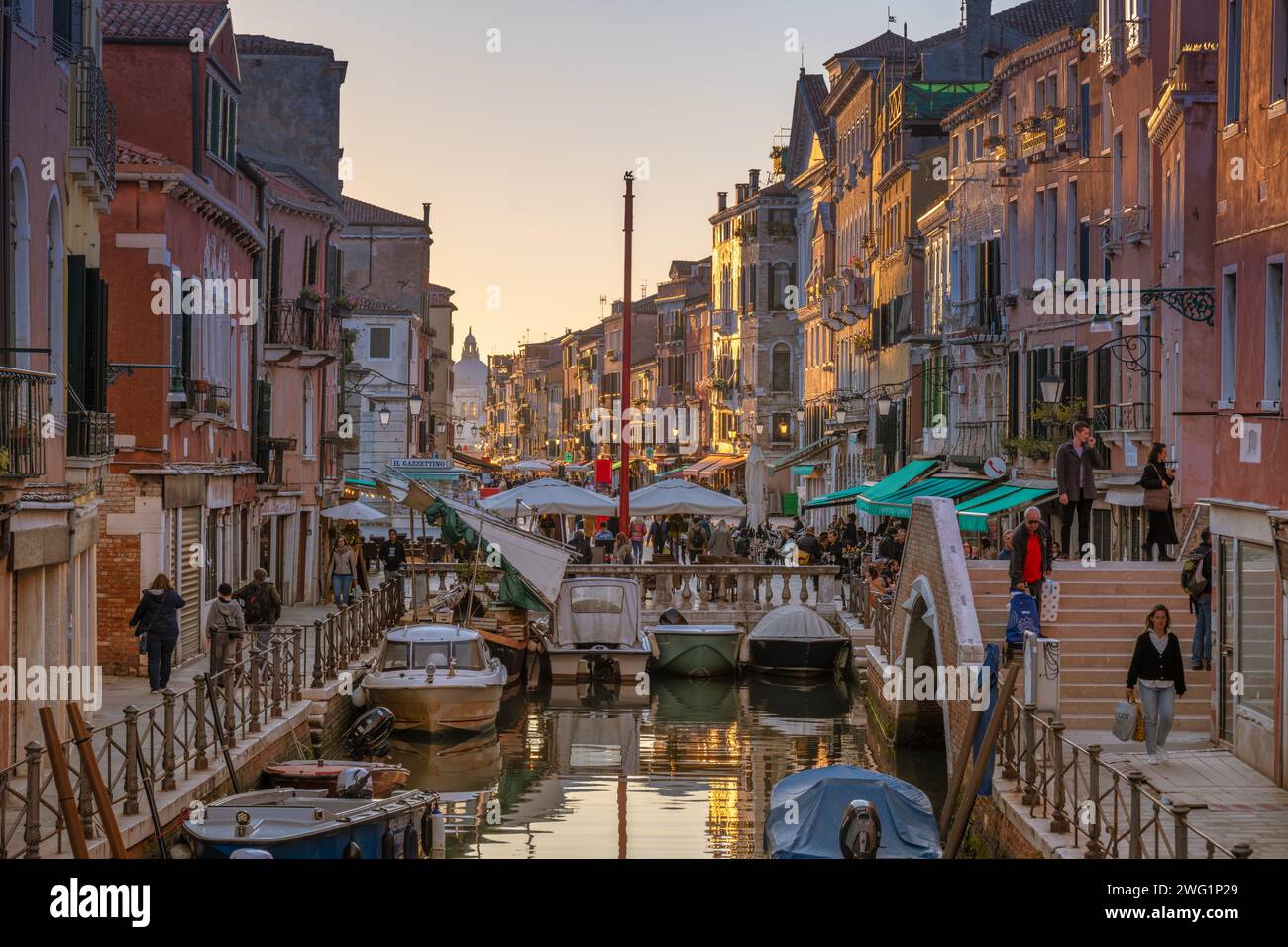 Basilica di Santa Maria della Salute, Via Giuseppe Garibaldi, Venice ...