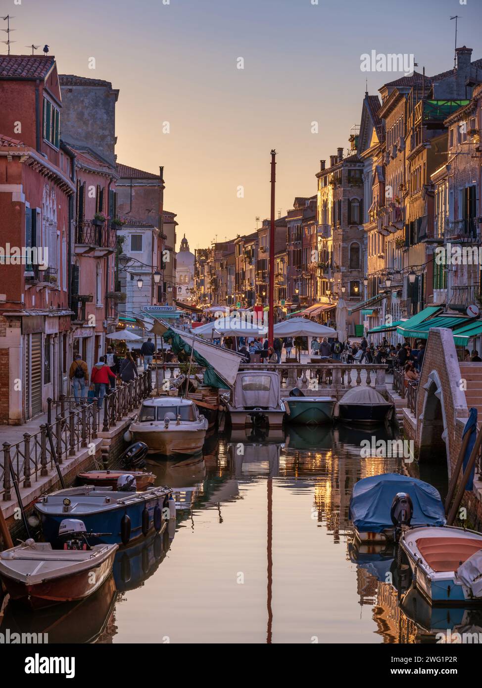 Basilica di Santa Maria della Salute, Via Giuseppe Garibaldi, Venice ...