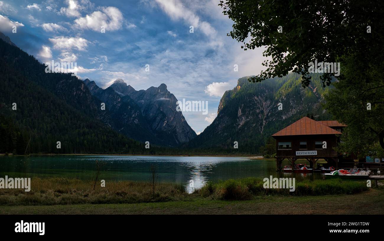 Lakeside view hi-res stock photography and images - Alamy