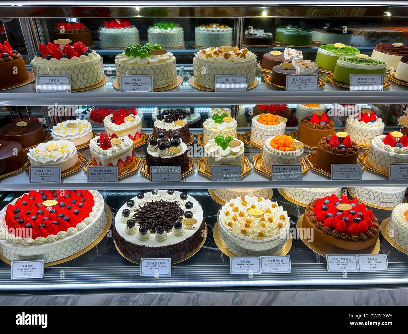 Bakery shop interiors hi-res stock photography and images - Alamy