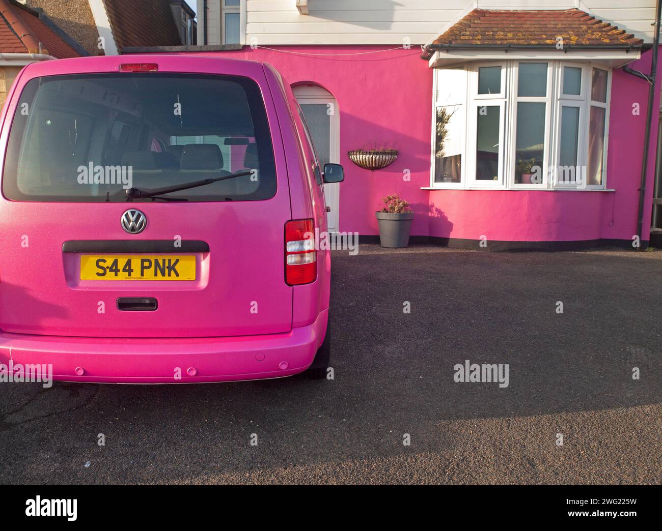 A pink car parked up outside a pink house Stock Photo - Alamy
