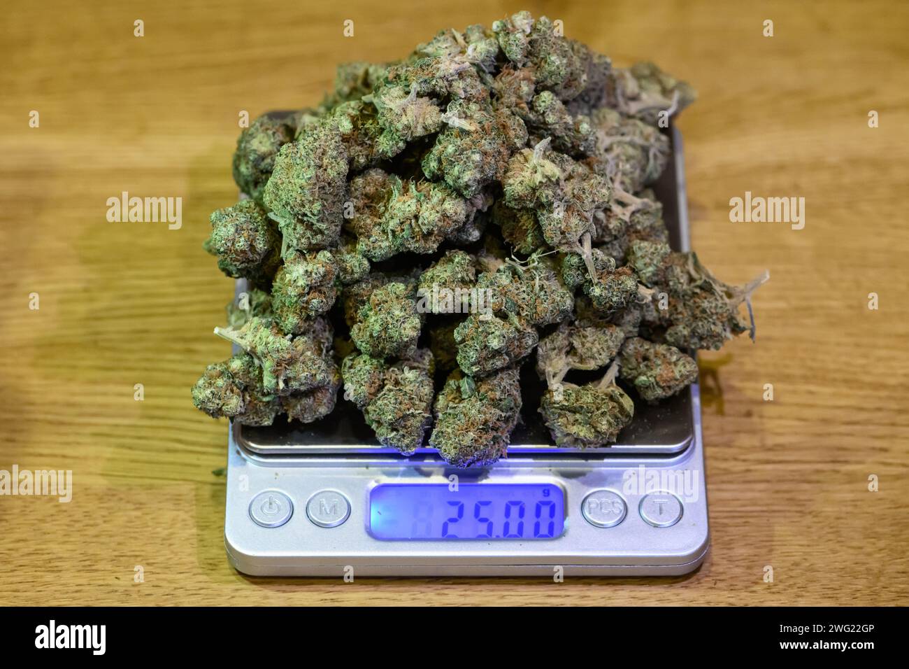 Cannabis extract quality hi-res stock photography and images - Alamy