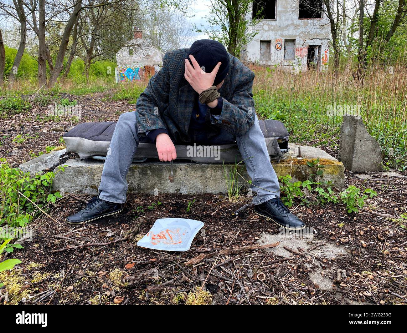 Homeless and hungry hi-res stock photography and images - Alamy