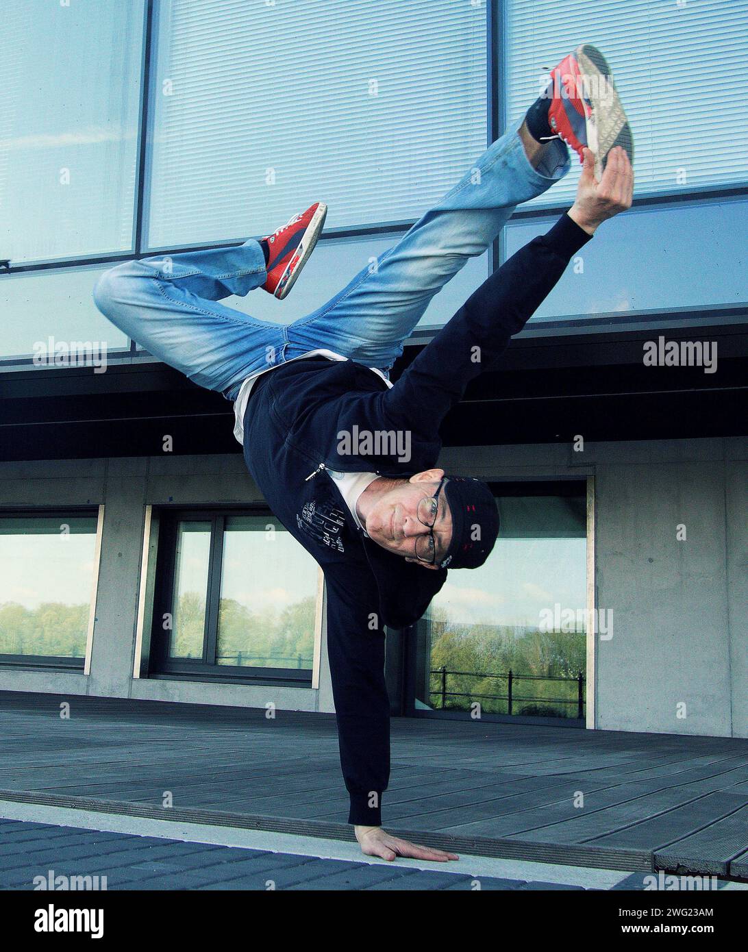 Bboy dance hi-res stock photography and images - Alamy