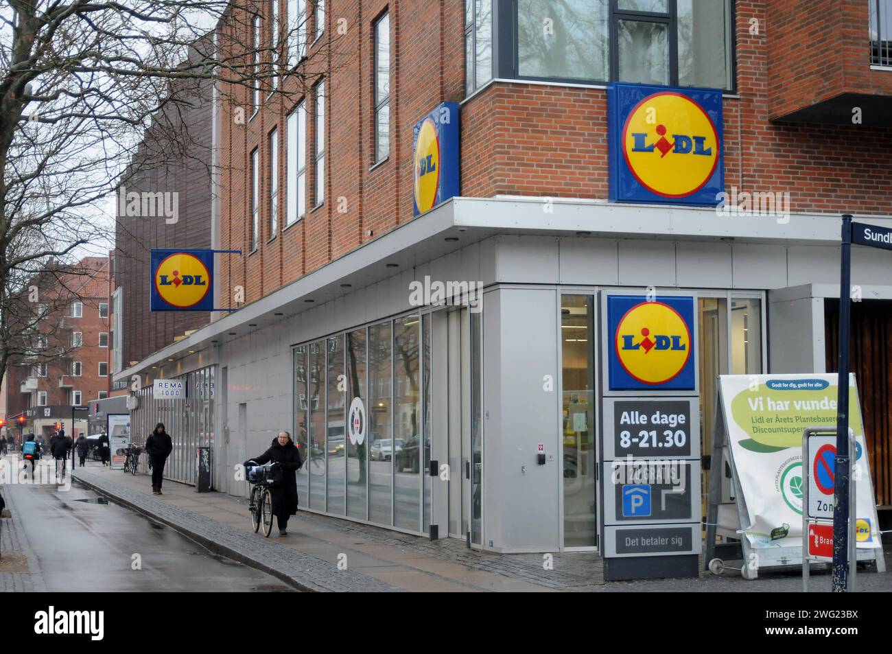 Lidl sstore hi-res stock photography and images - Alamy