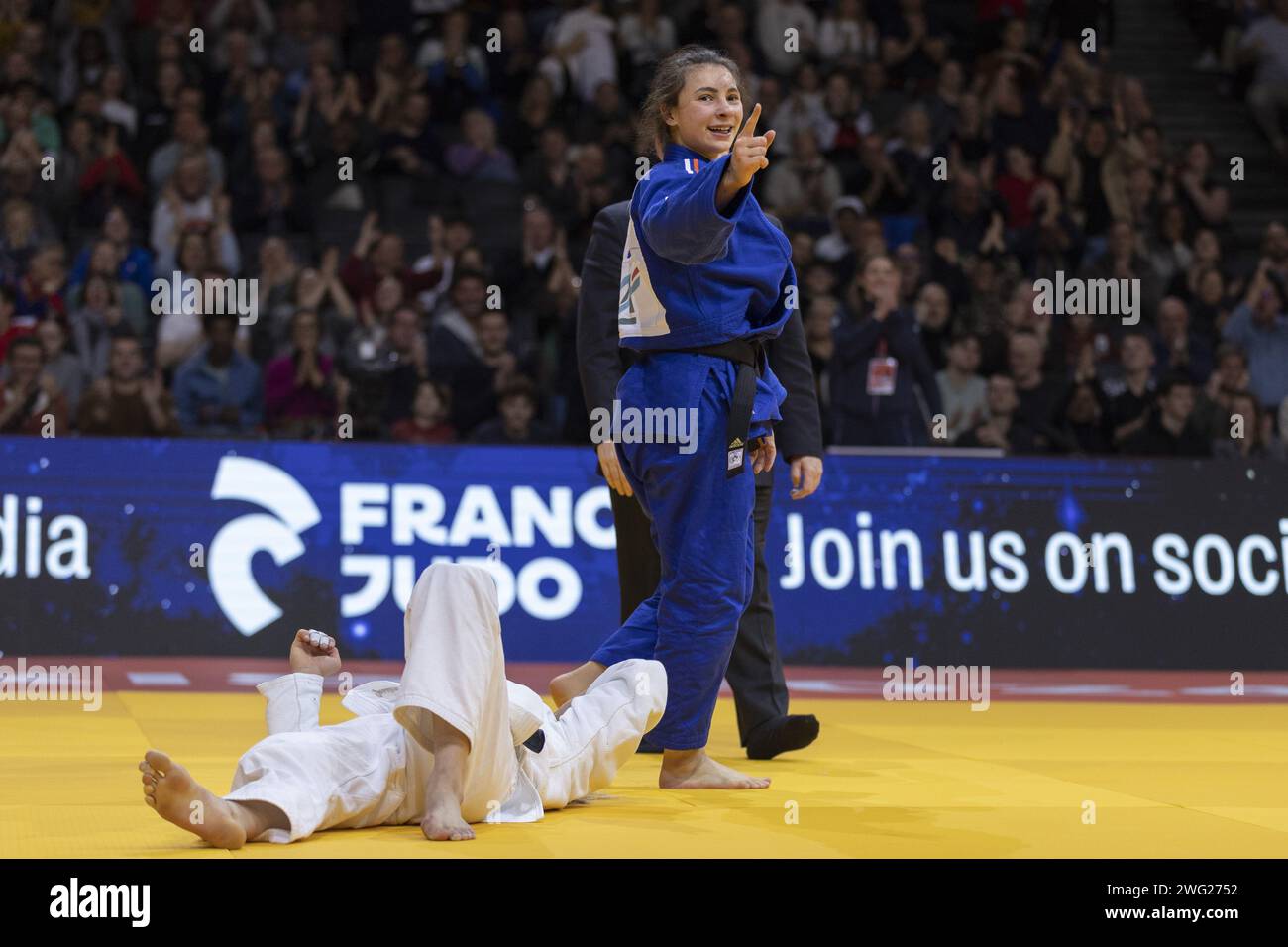 MOKDAR FAIZA (FRA) (PARIS SAINT GERMAIN JUDO 75) won against KLIMKAIT ...