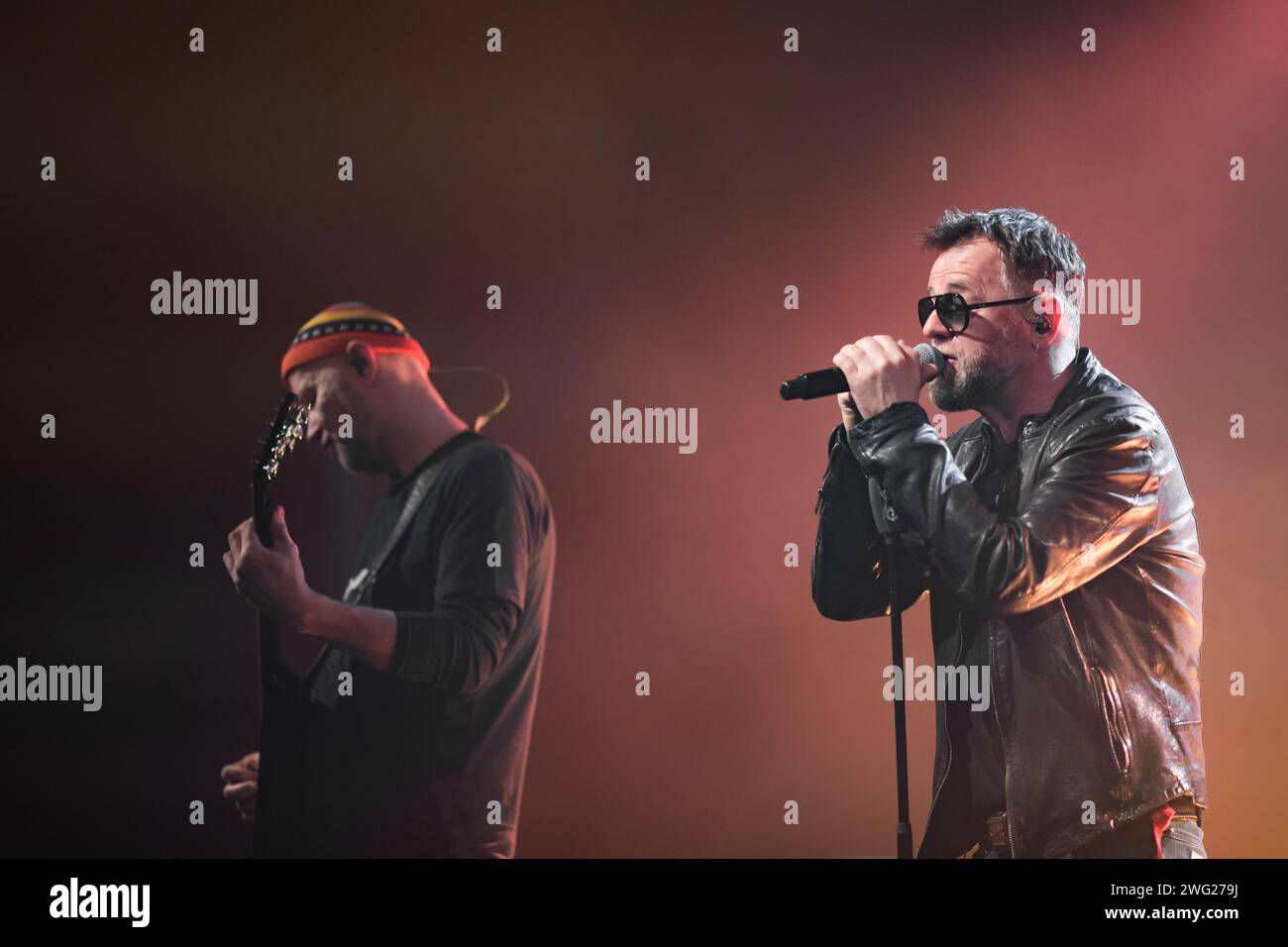 Guitar performer concert hi-res stock photography and images - Alamy