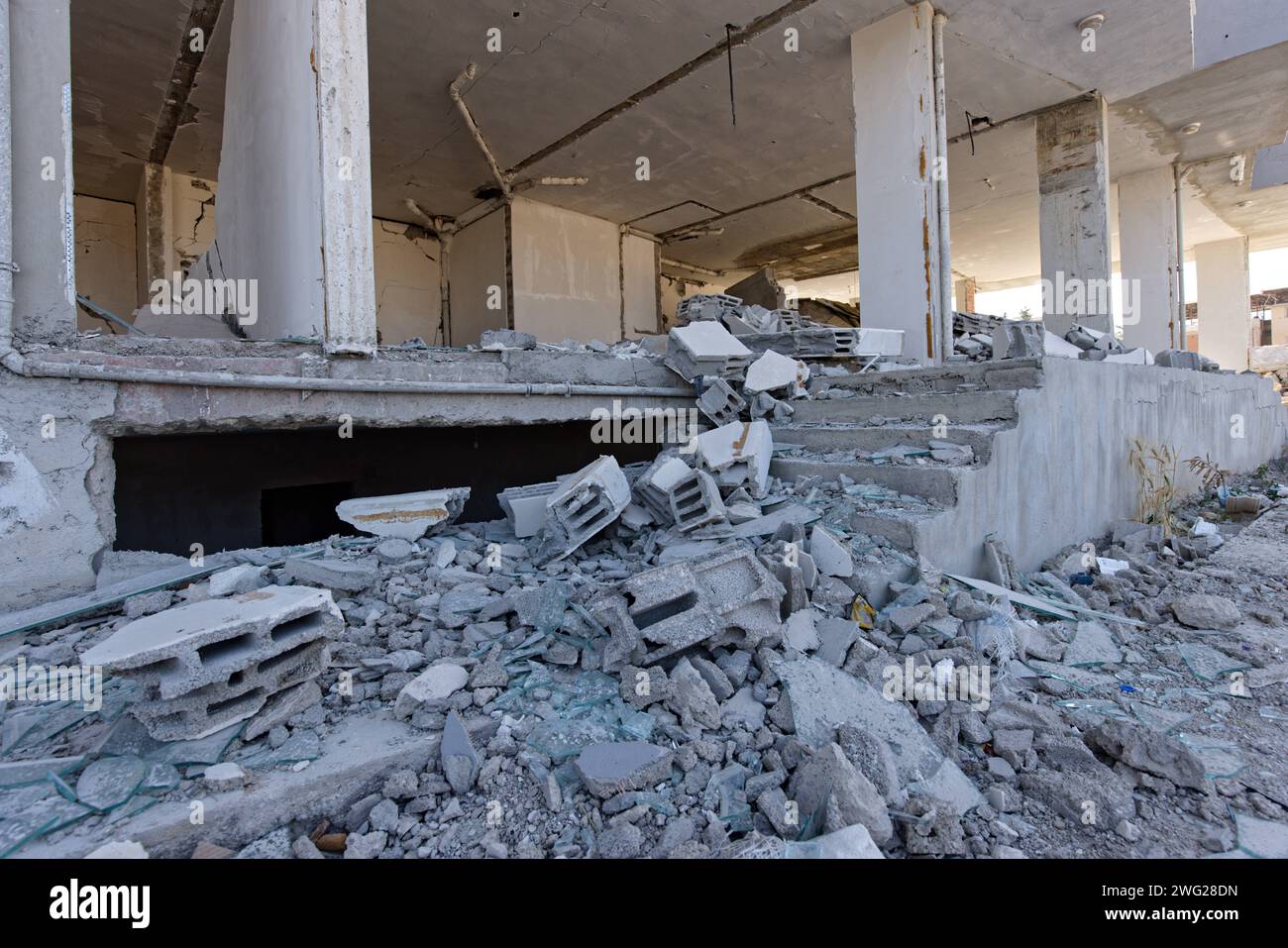 Nurdagi, Tuerkei, TUR - Zerstoerte Hochhaeuser im Erdbebengebiet Region ...
