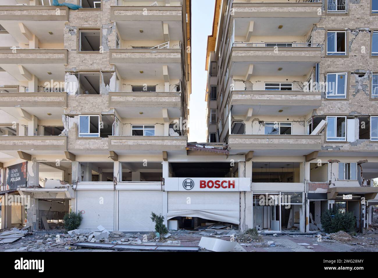 Nurdagi, Tuerkei, TUR - Zerstoerte Hochhaeuser im Erdbebengebiet Region ...