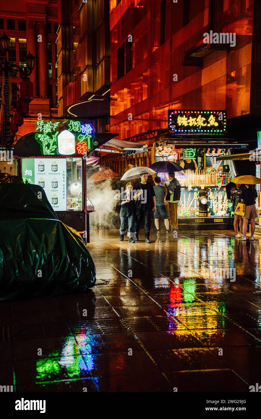 Shanghai night traffic people hi-res stock photography and images - Alamy